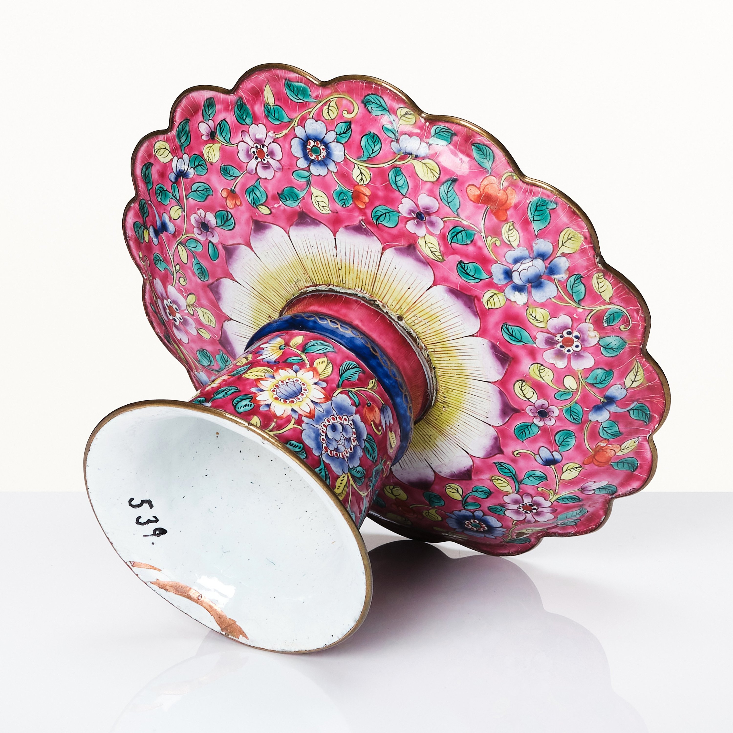 A Chinese enamel on copper tazza, Qing dynasty, 19th Century. - Bukowskis