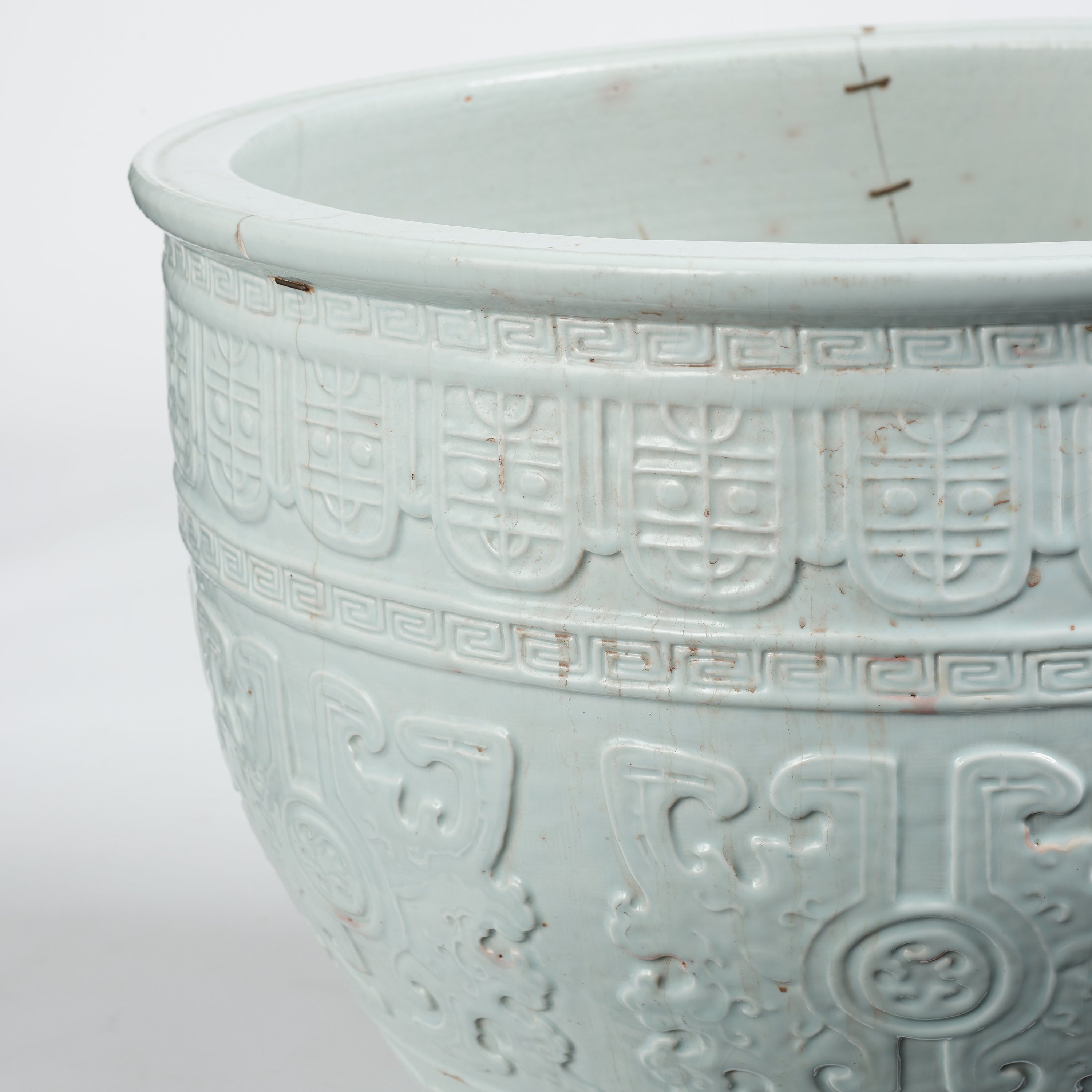 A massive blanc de chine basin, Qing dynasty, 18th Century. With a 滄亭清玩 ...