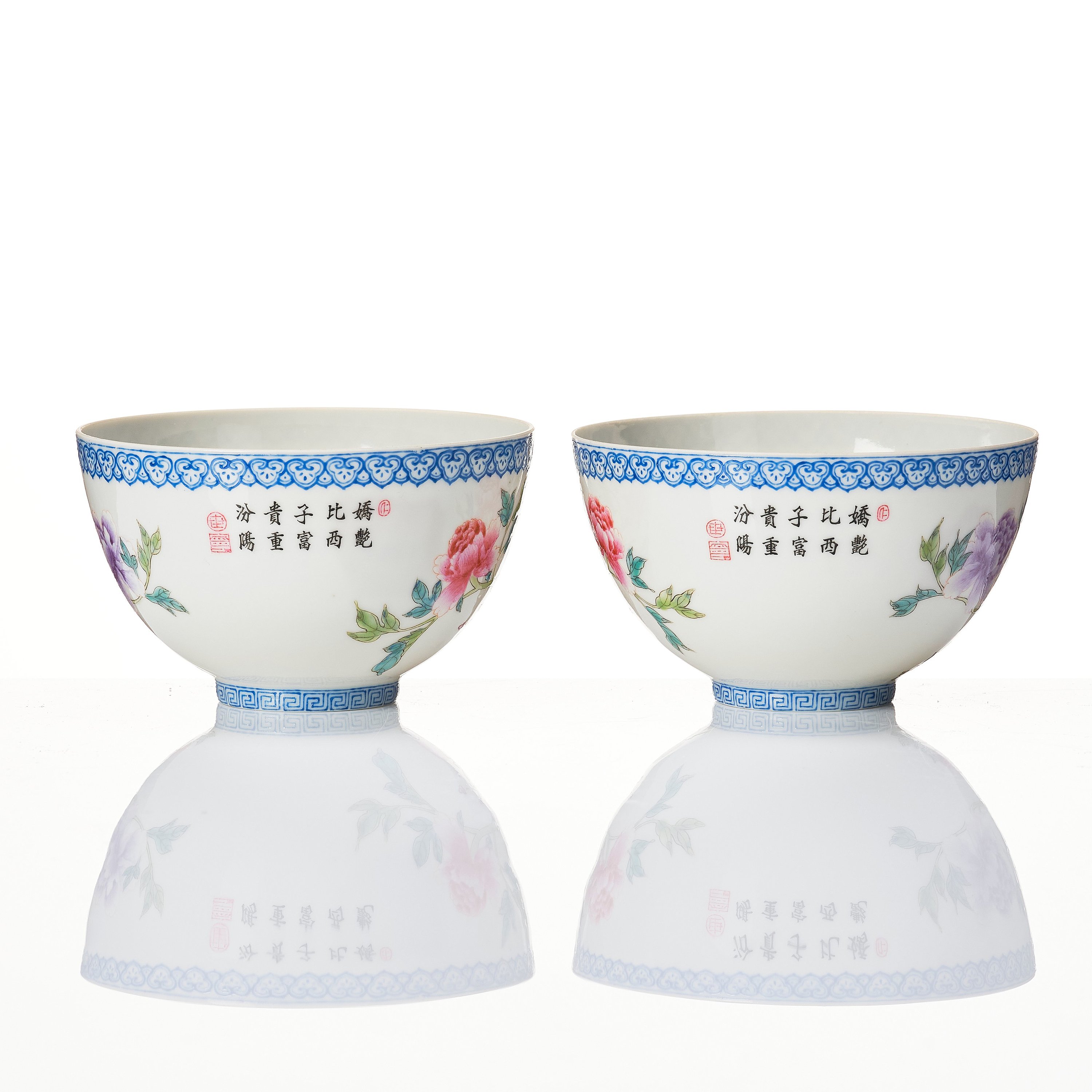 A pair of Chinese bowls, 20th Century. - Bukowskis