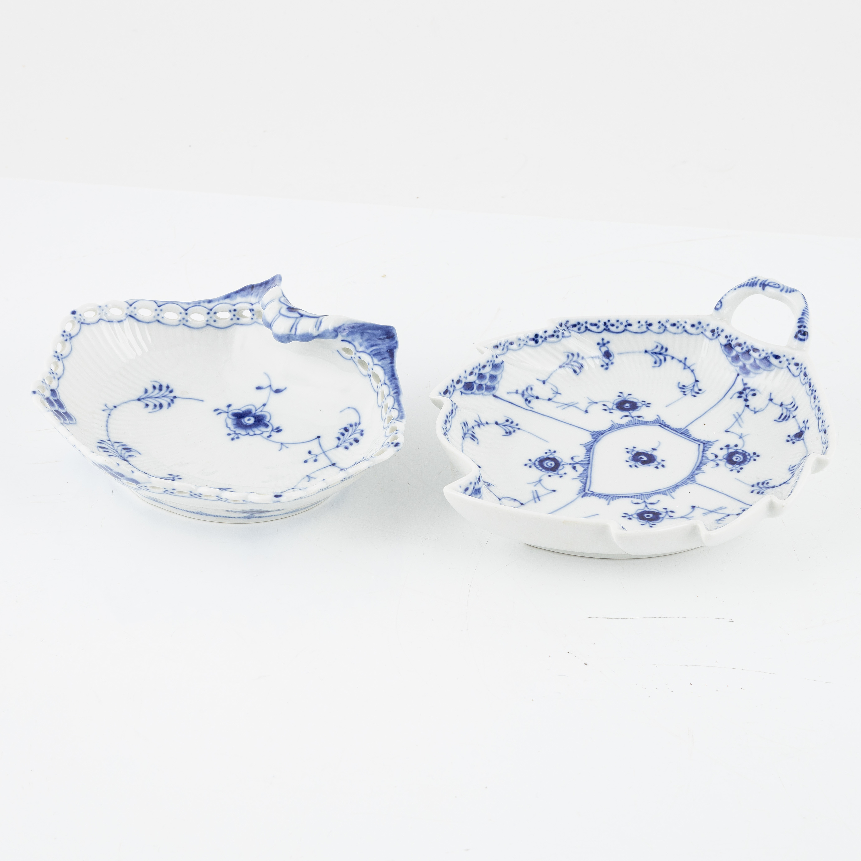 Royal Copenhagen, a 'Musselmalet' porcelain dinner service, Royal ...