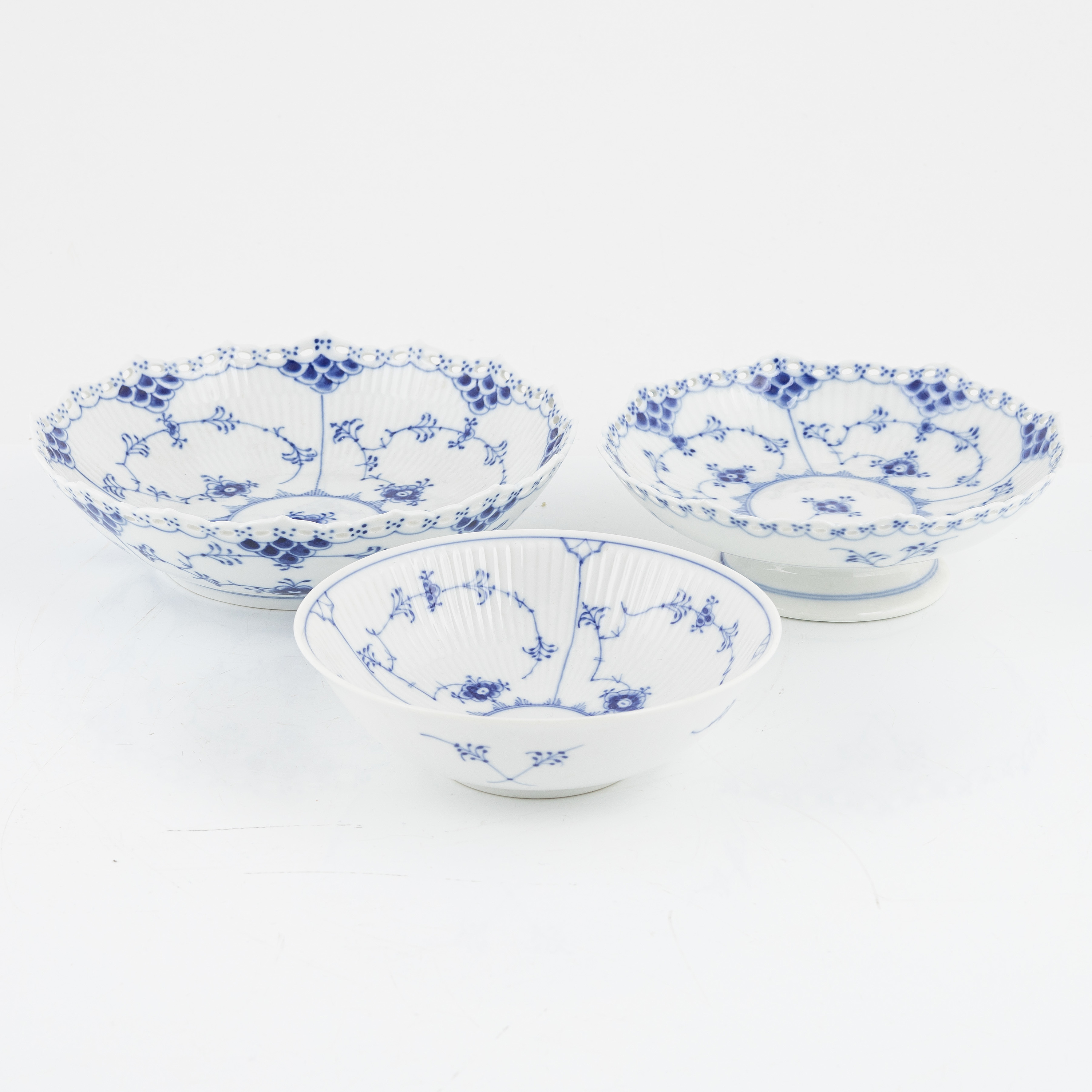 Royal Copenhagen, a 'Musselmalet' porcelain dinner service, Royal ...