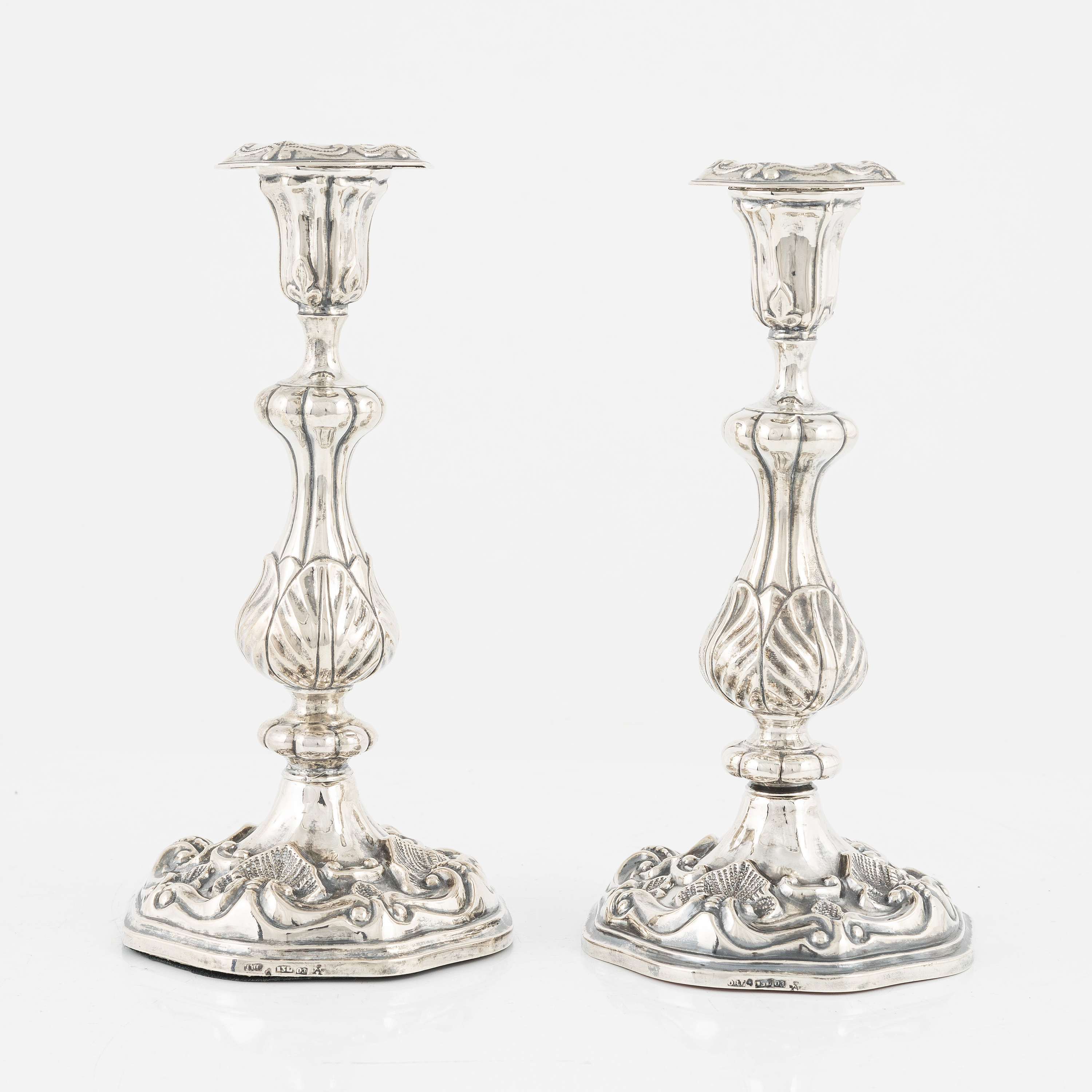 A pair of rococo style silver candlesticks, Finland 1871. - Bukowskis