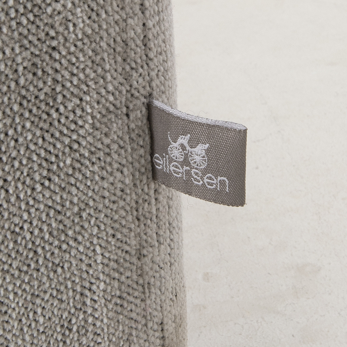 Eiler Eilersen, hörnsoffa omkring 2000. - Bukowskis