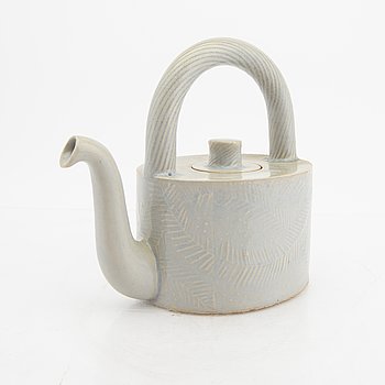 Signe Persson-Melin, a signed stoneware tea pot. - Bukowskis