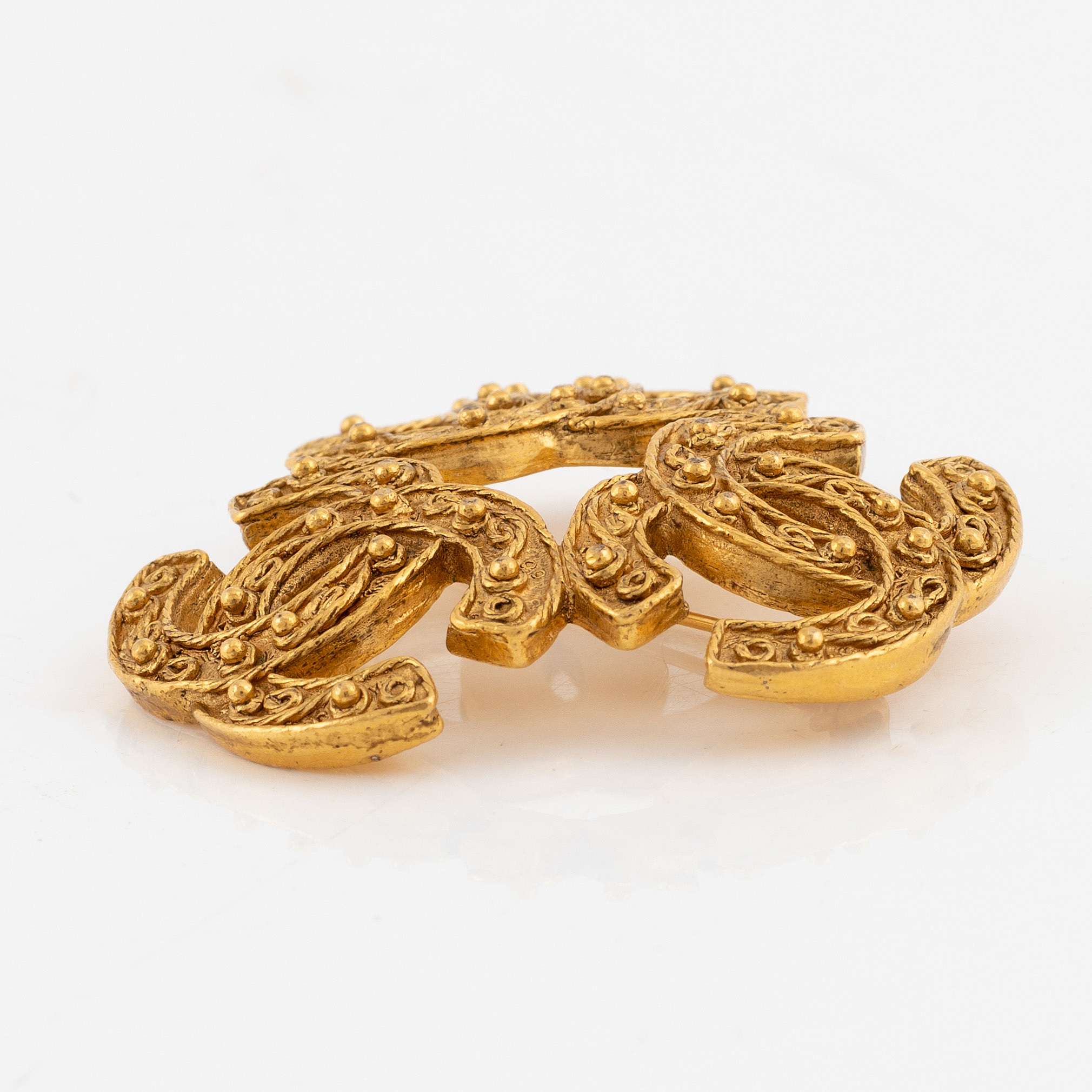 Chanel, Gold Metal Textured Triple CC Logo Brooch, 1994. - Bukowskis