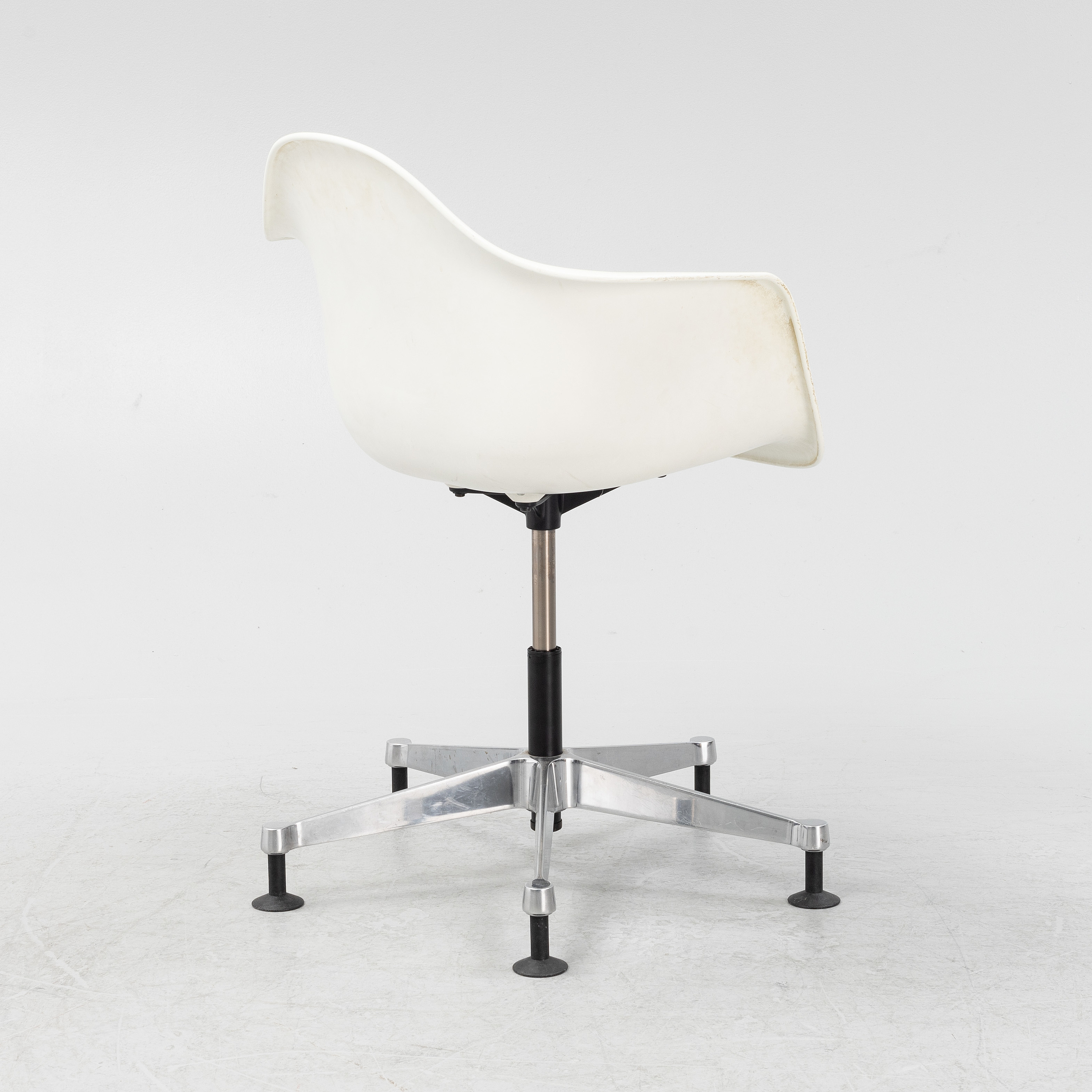 Charles & Ray Eames, stol, "PACC", Vitra. - Bukowskis