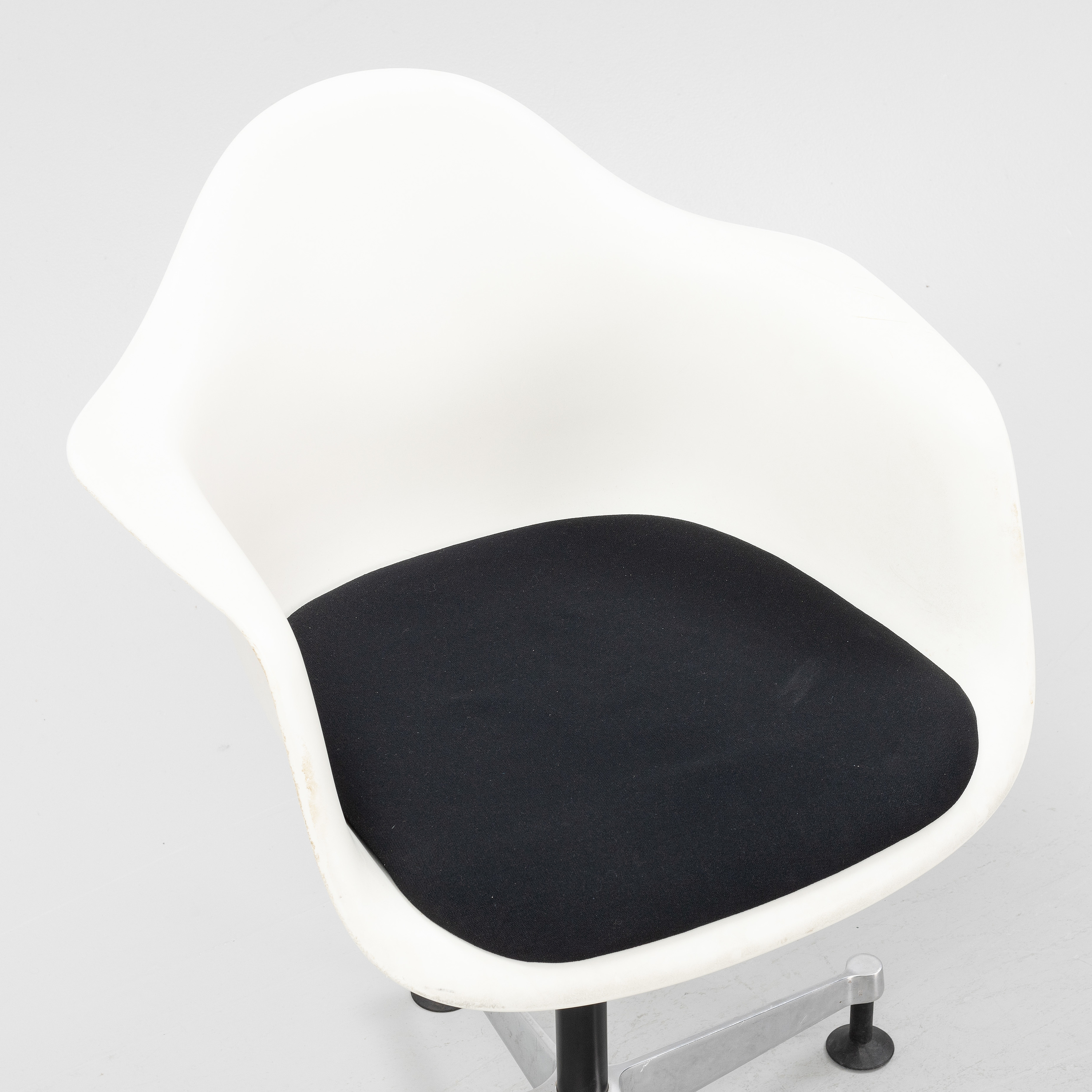 Charles & Ray Eames, stol, "PACC", Vitra. - Bukowskis