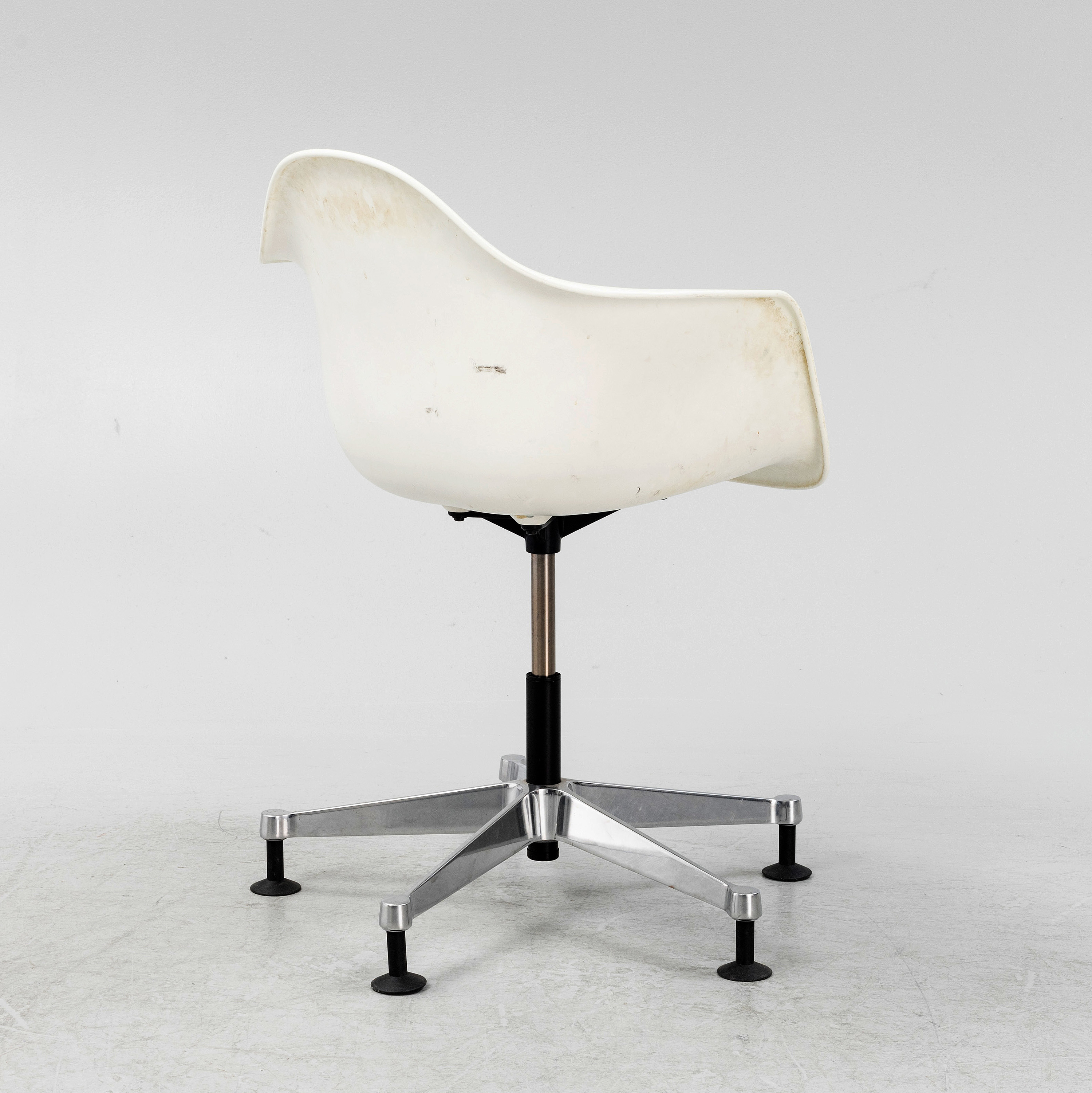 Charles & Ray Eames, a 'PACC' chair, Vitra. - Bukowskis