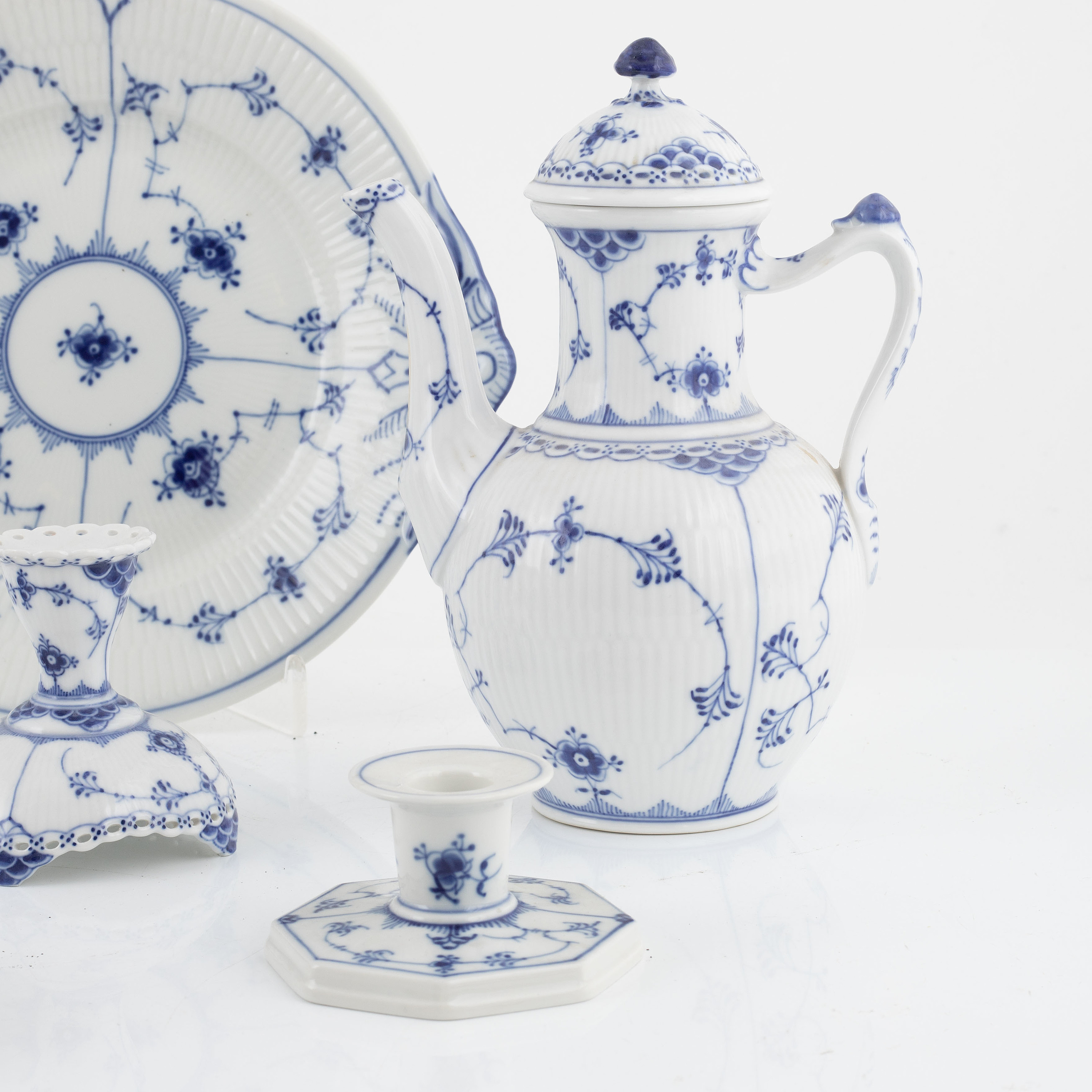 Royal Copenhagen, service parts, 24 pieces, porcelain, "Musselmalet ...