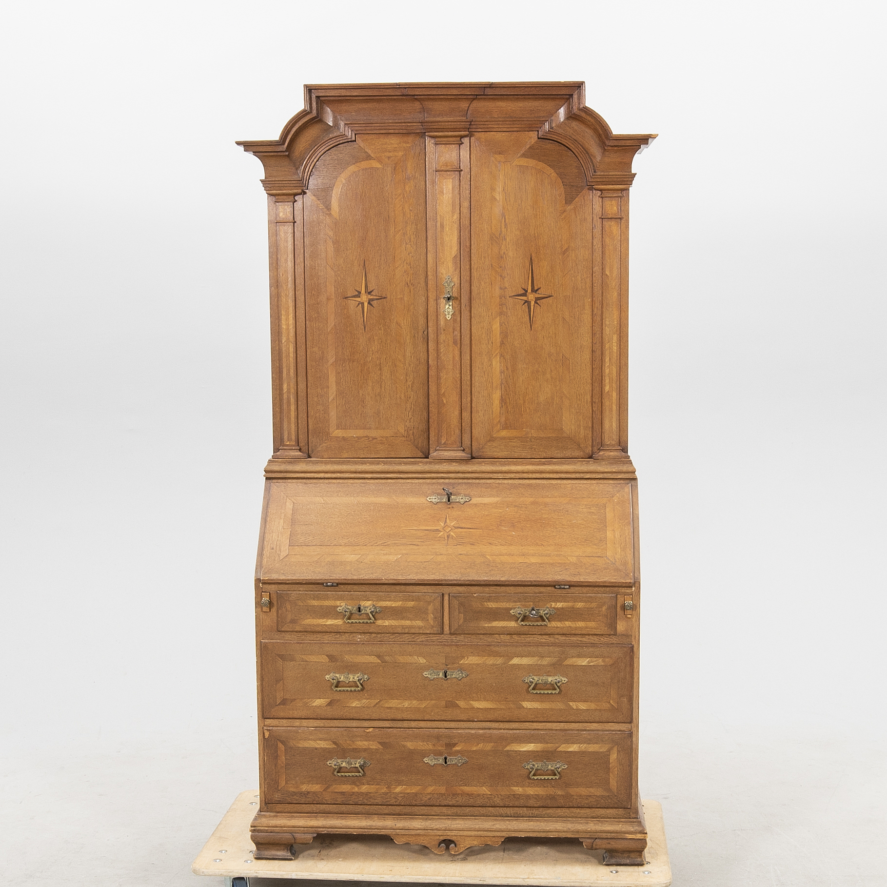 A Baroque oak cabinet mid 1700s. - Bukowskis