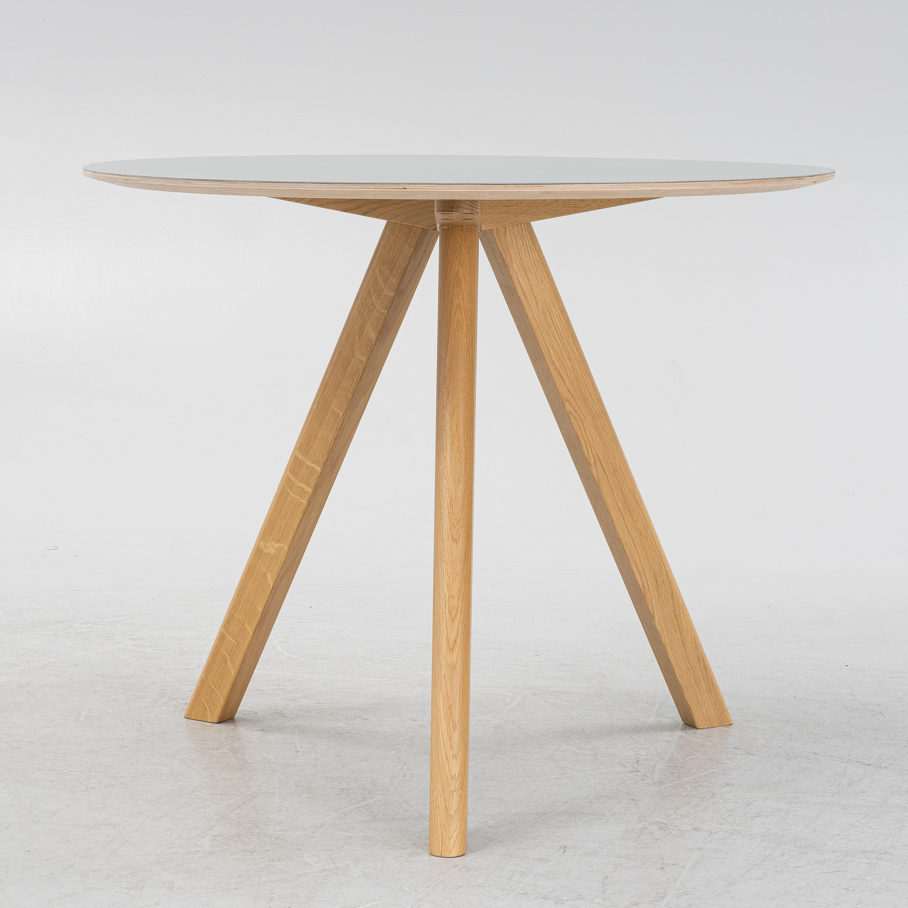 A CPH 20 table from HAY. - Bukowskis