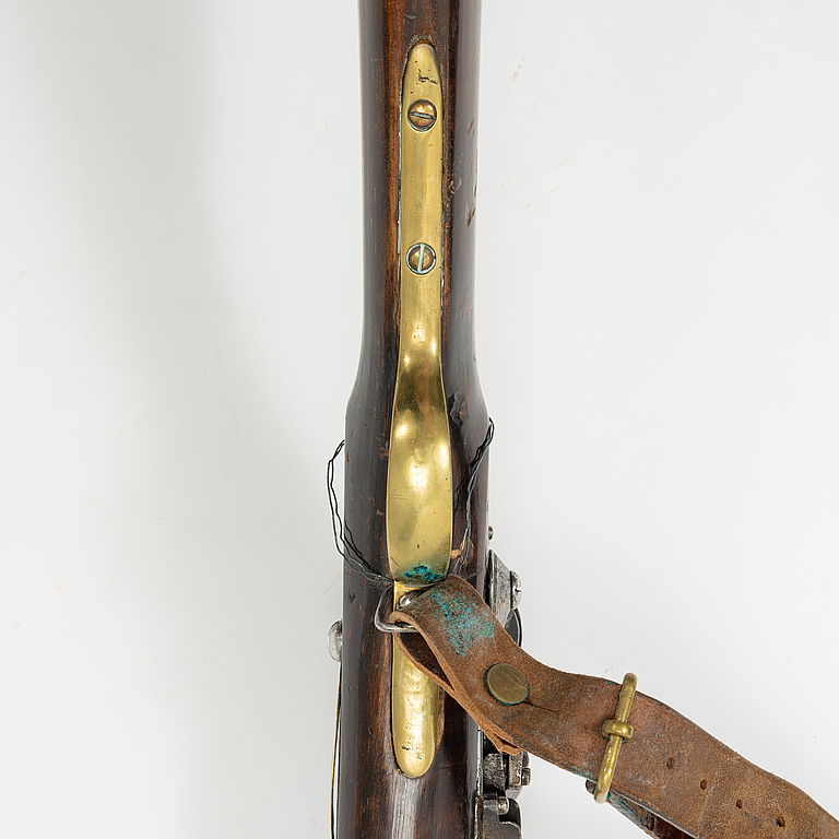 A Swedish flintlock rifle with Brtitish lock. - Bukowskis