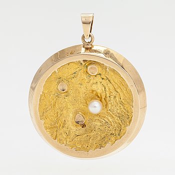 Riipus, 14K kultaa ja viljelty helmi. Westerback, Helsinki 1969 ...