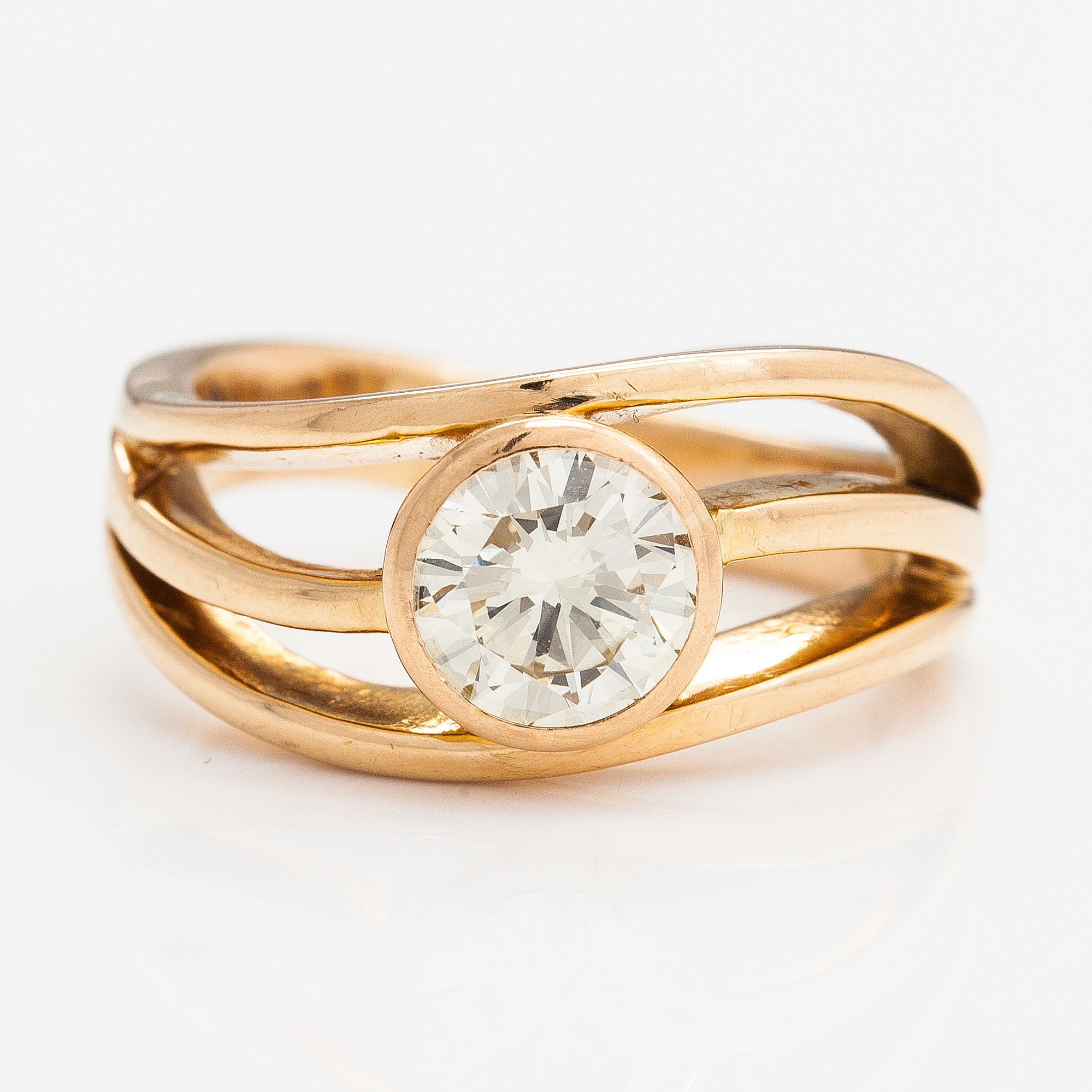 Ring, 18K guld och diamant ca 1.05 ct. Med certifikat. - Bukowskis