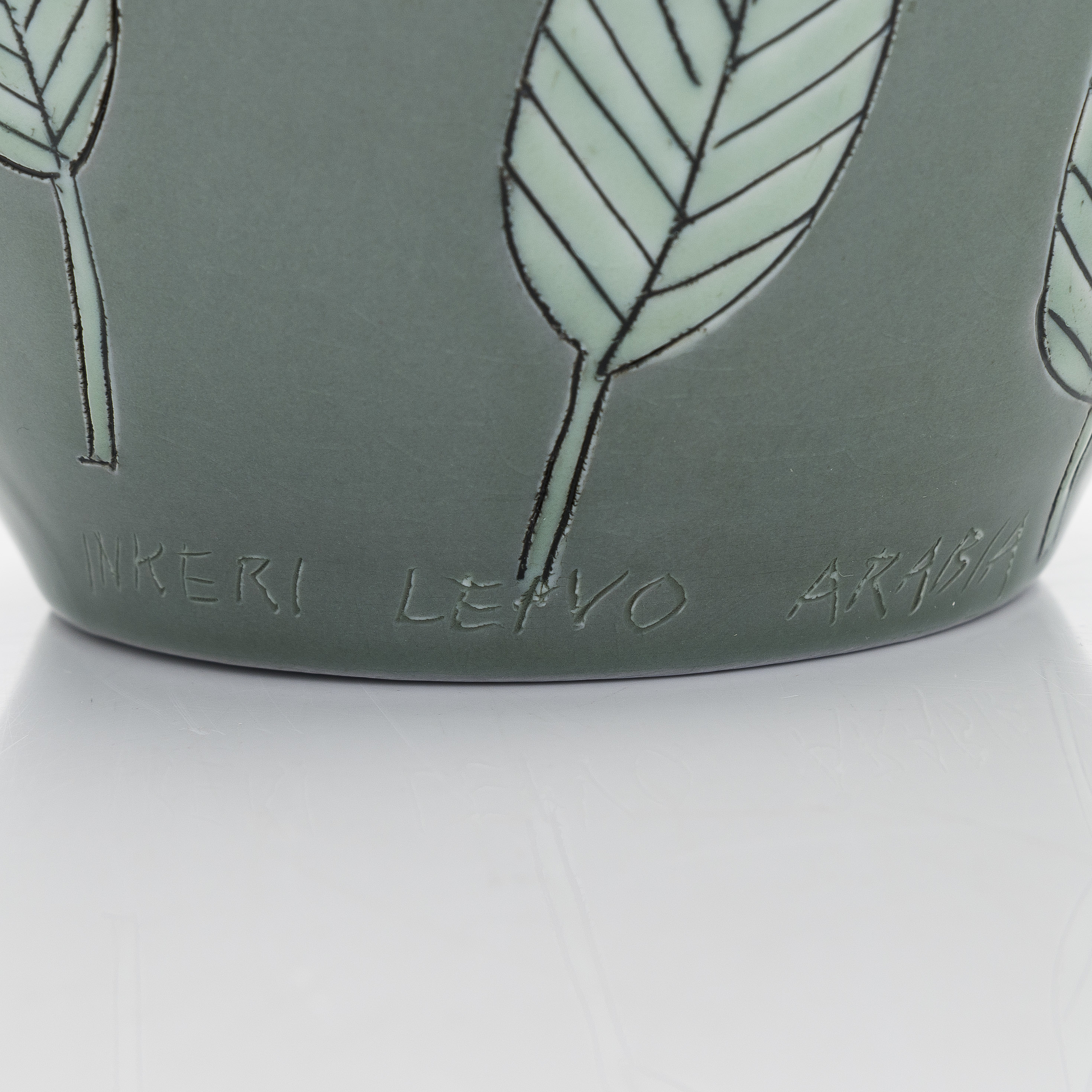 Inkeri Leivo, urna, porslin, signerad Inkeri Leivo Arabia. - Bukowskis