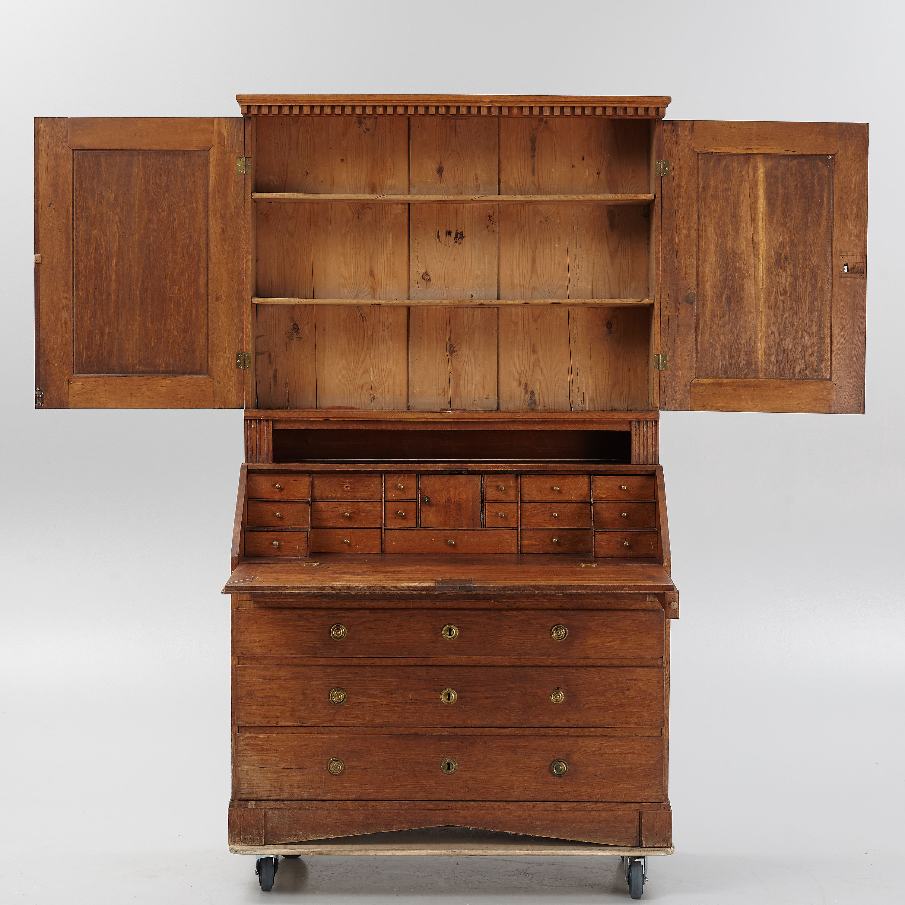 An oak writing cabinet, around 1800. - Bukowskis