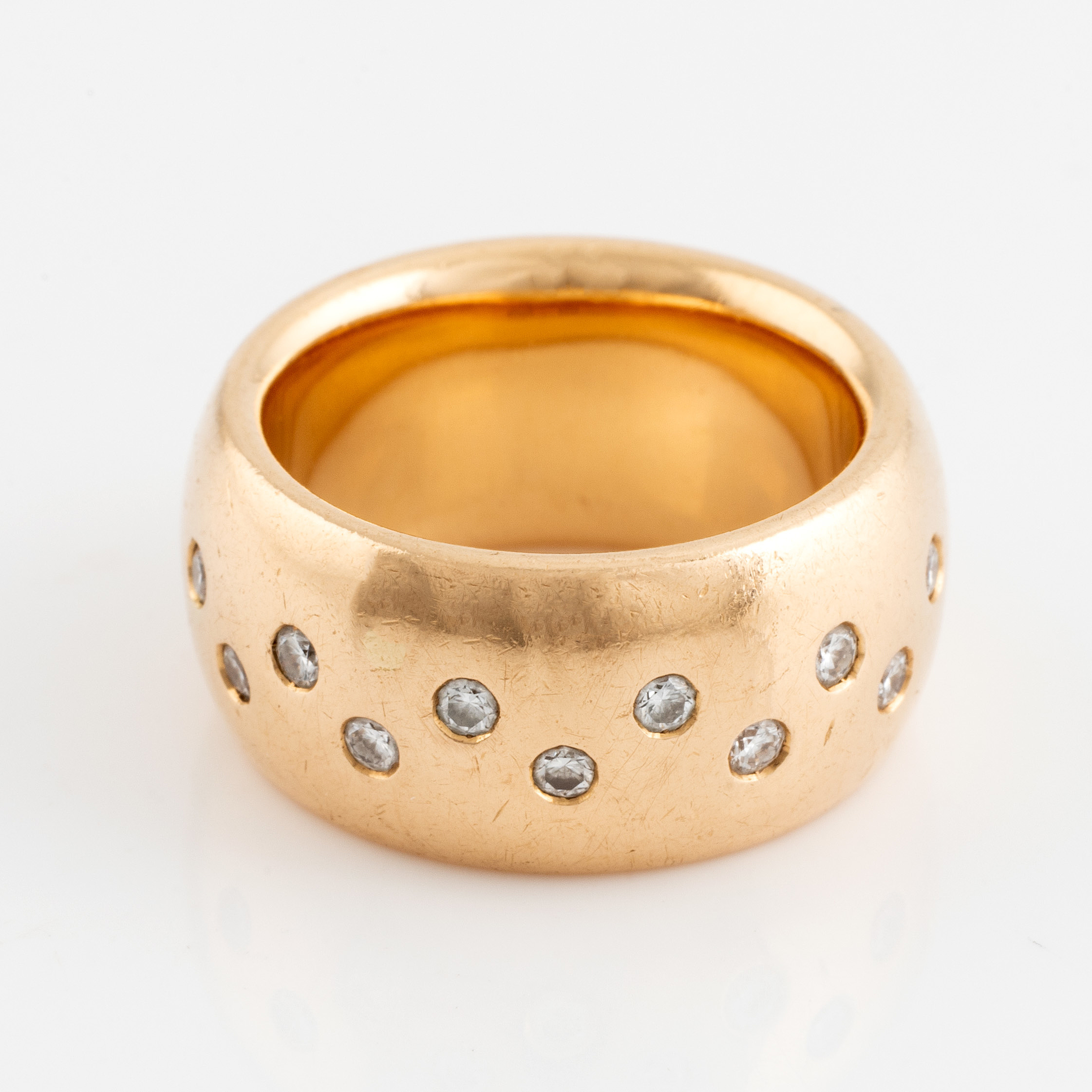 Ring 18K guld med runda briljantslipade diamanter. - Bukowskis