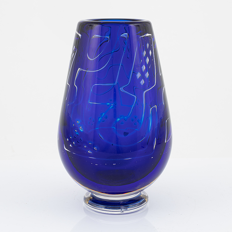 Lars Hellsten, a glass vase, Orrefors. - Bukowskis
