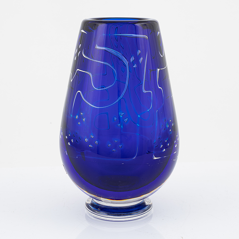 Lars Hellsten, a glass vase, Orrefors. - Bukowskis