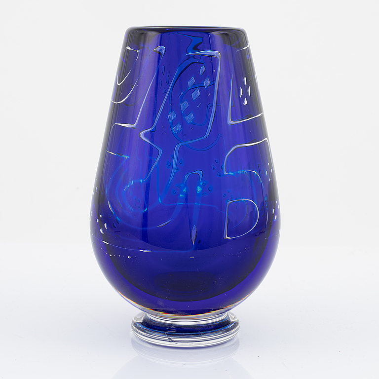 Lars Hellsten, a glass vase, Orrefors. - Bukowskis