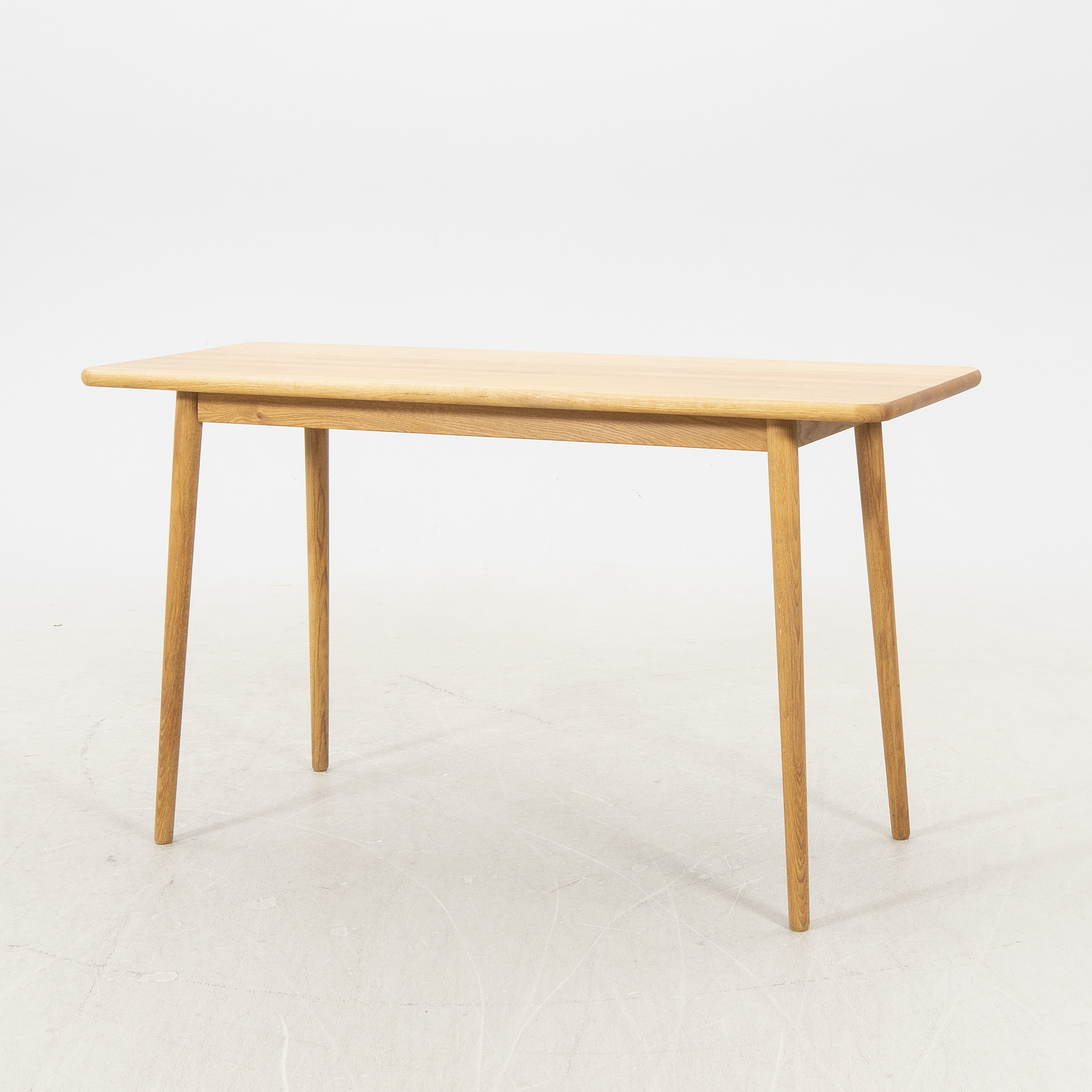 Jonas Lindvall, a Miss Holly oak bar table 21st century. - Bukowskis
