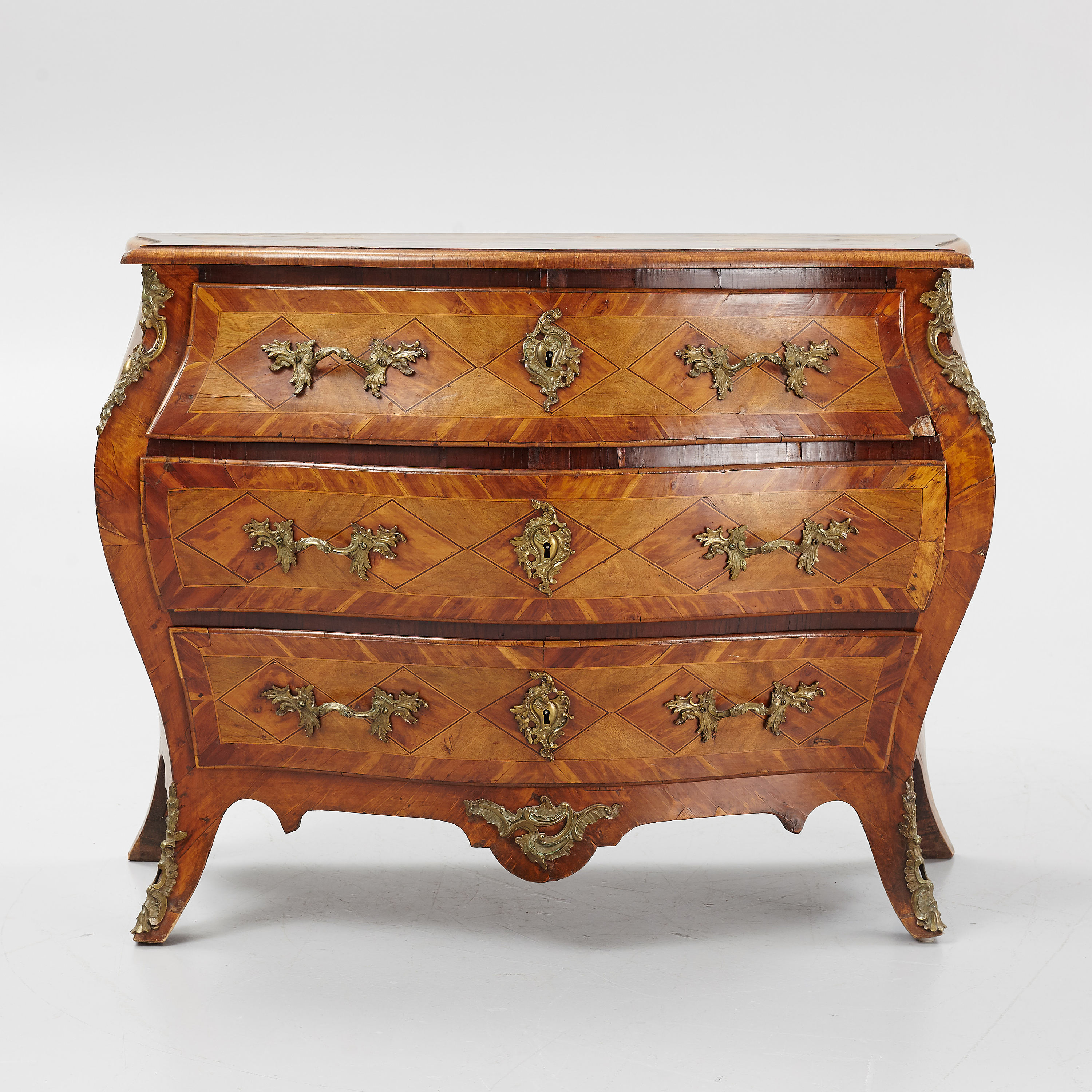A Rococo chest of drawers, Stockholm, mid 18th Century. - Bukowskis