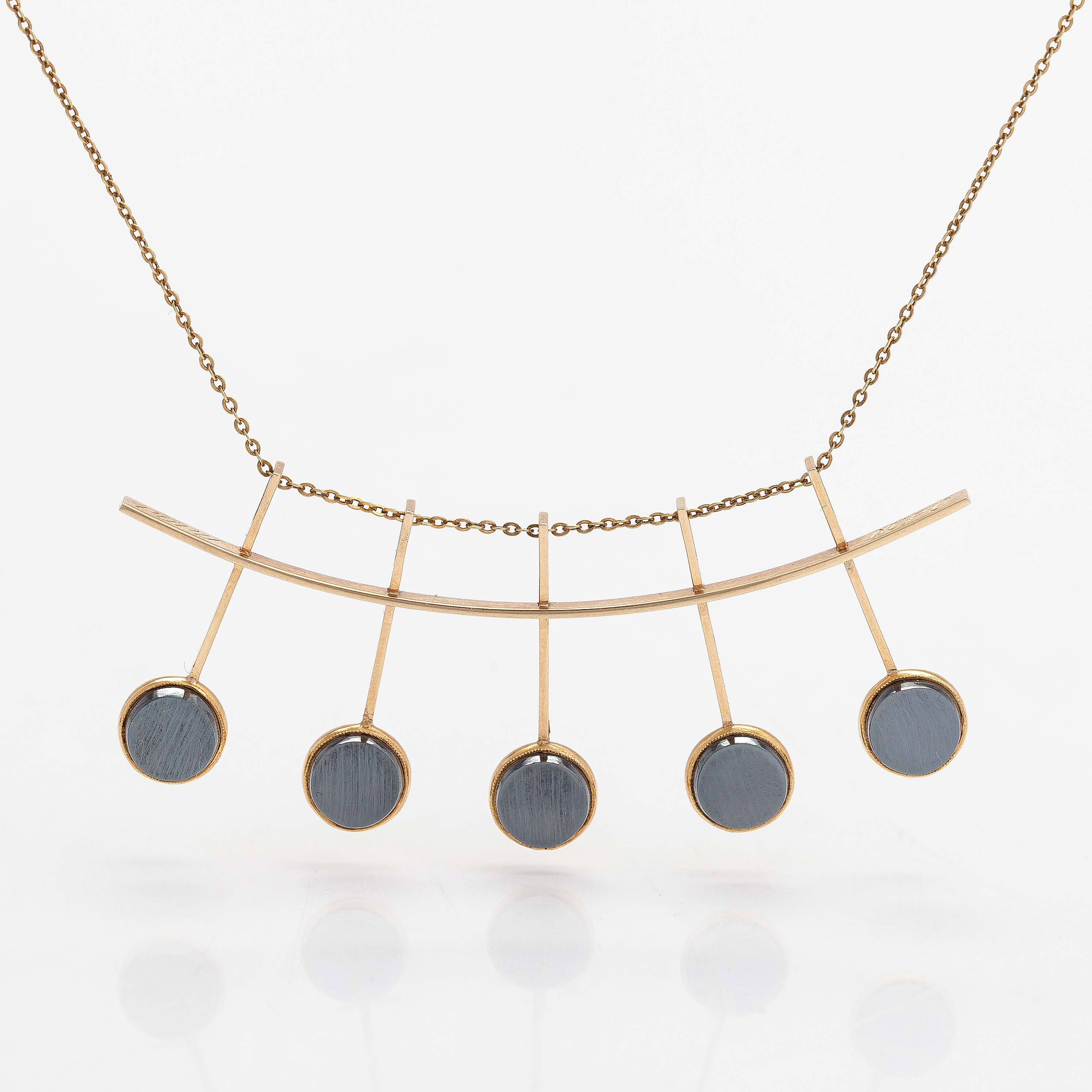 Halsband, 14K guld och hematiter. Alppikulta Oy Helsingfors 1961. - Bukowskis