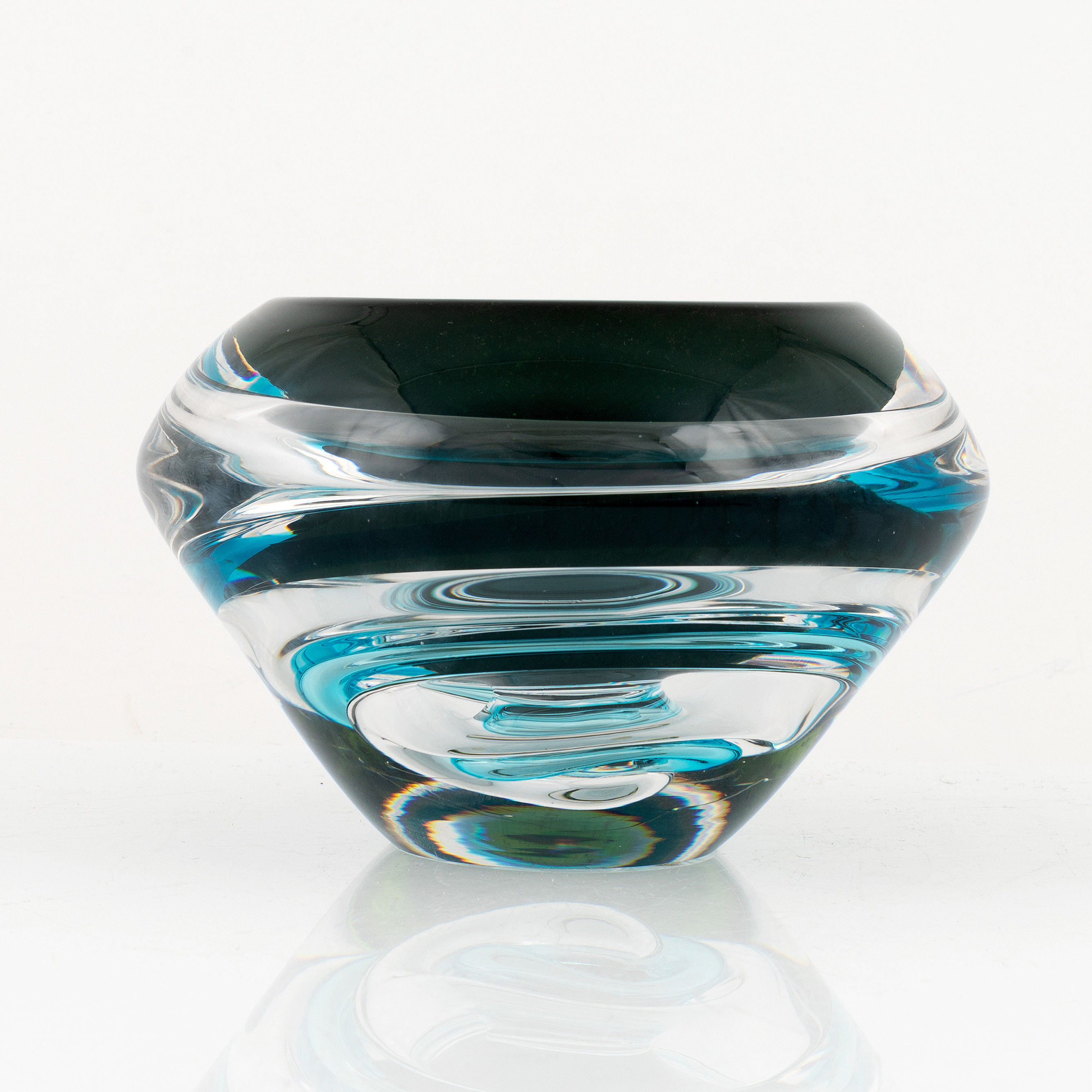 Lars Hellsten, a glass bowl, signed. Orrefors. - Bukowskis