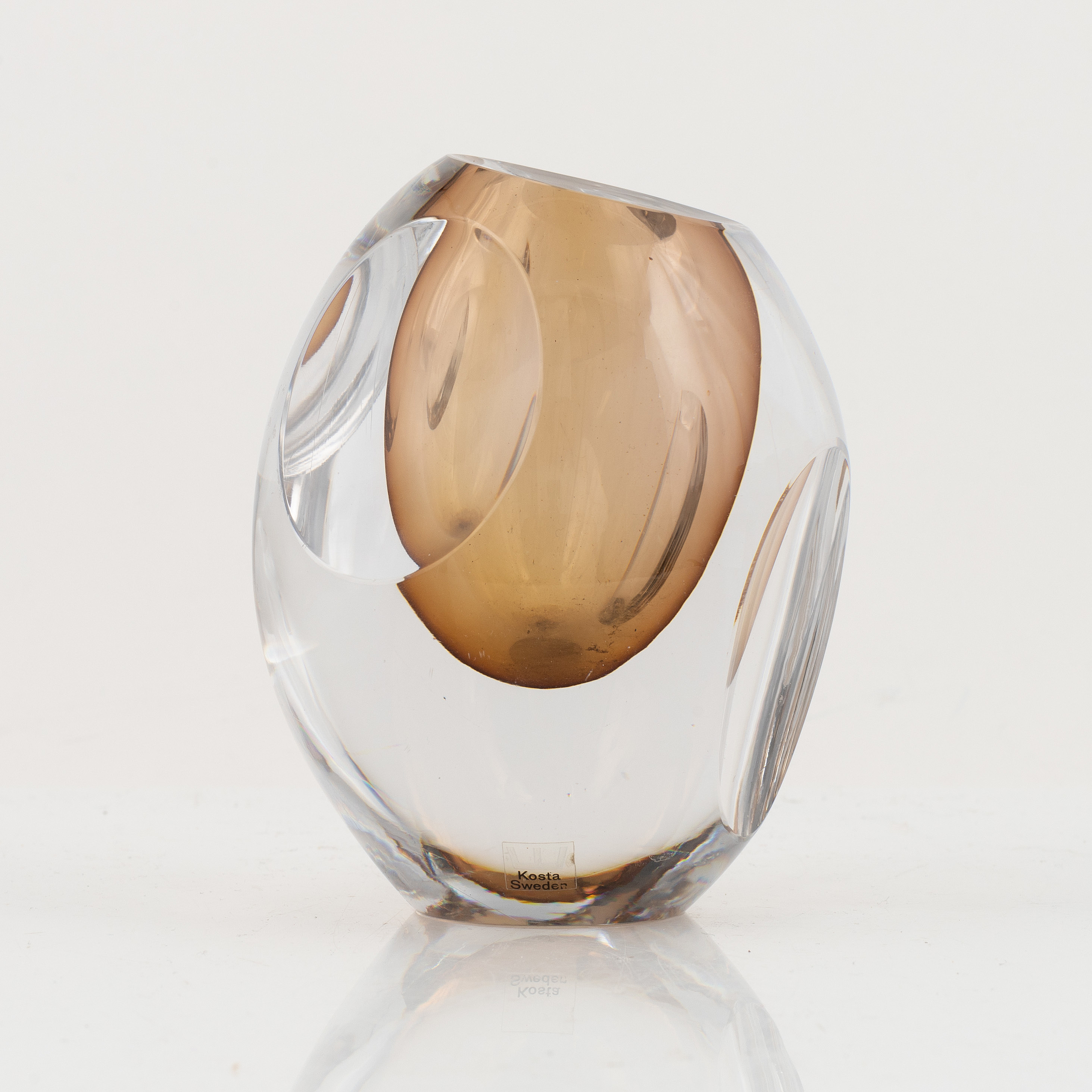 Mona Morales-Schildt, a 'Ventana' glass vase, Kosta. - Bukowskis