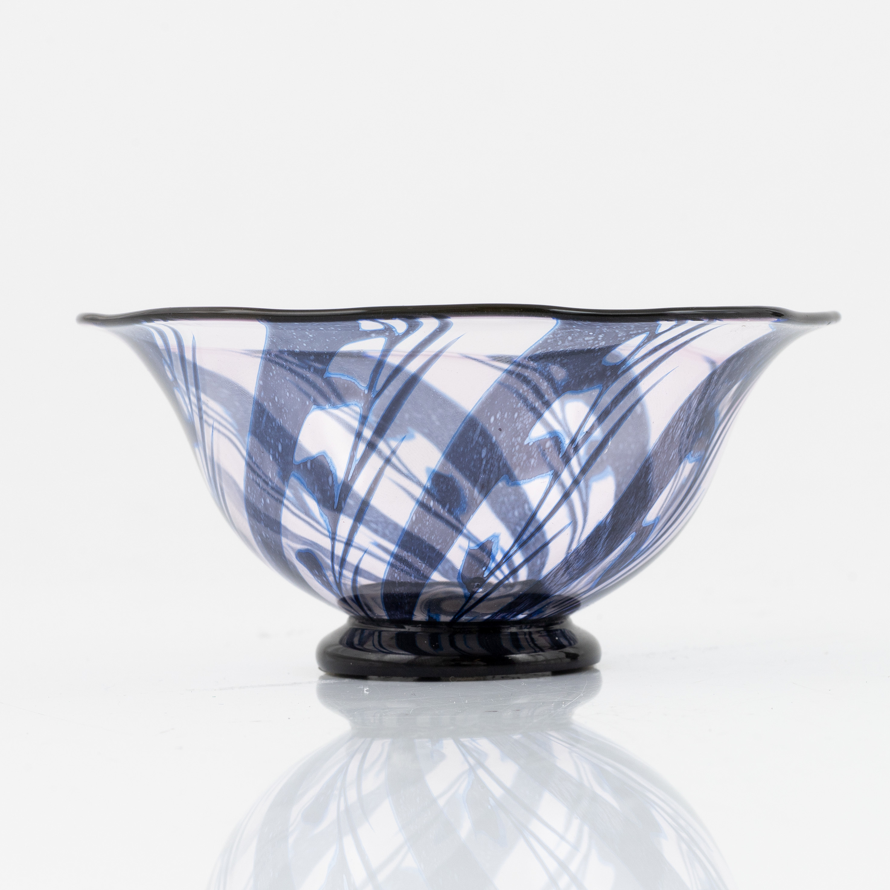 Eva Englund, a 'graal' glass vase and a bowl, Orrefors, Sweden. - Bukowskis