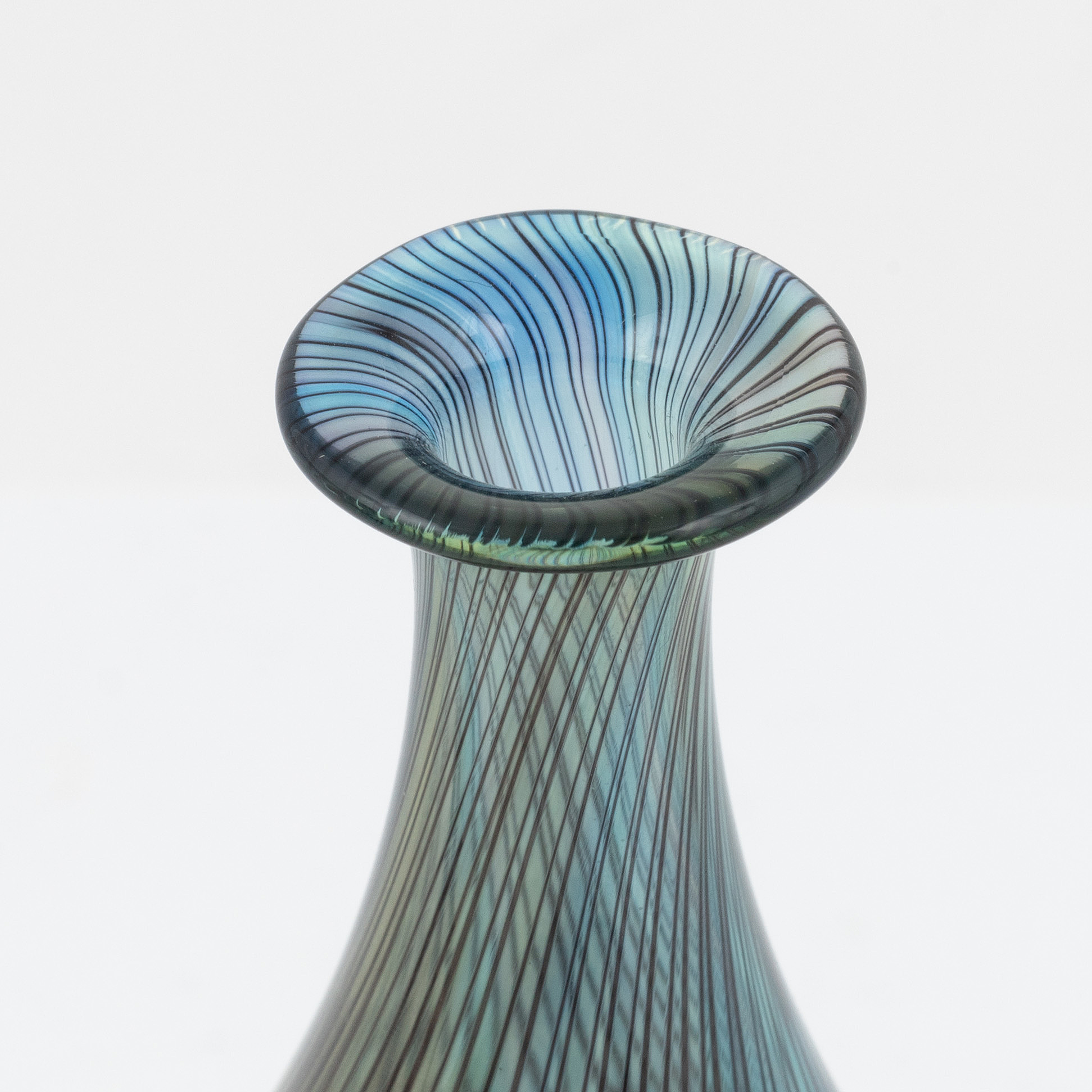 Eva Englund, a 'graal' glass vase and a bowl, Orrefors, Sweden. - Bukowskis