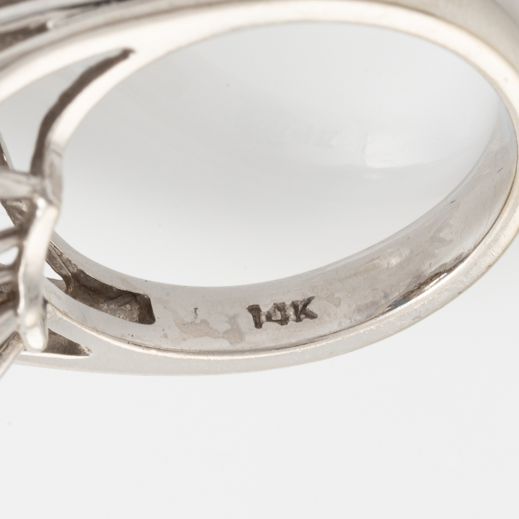 Ring 14K guld med fasettslipad grön kvarts, safirer och runda briljantslipade diamanter. - Bukowskis