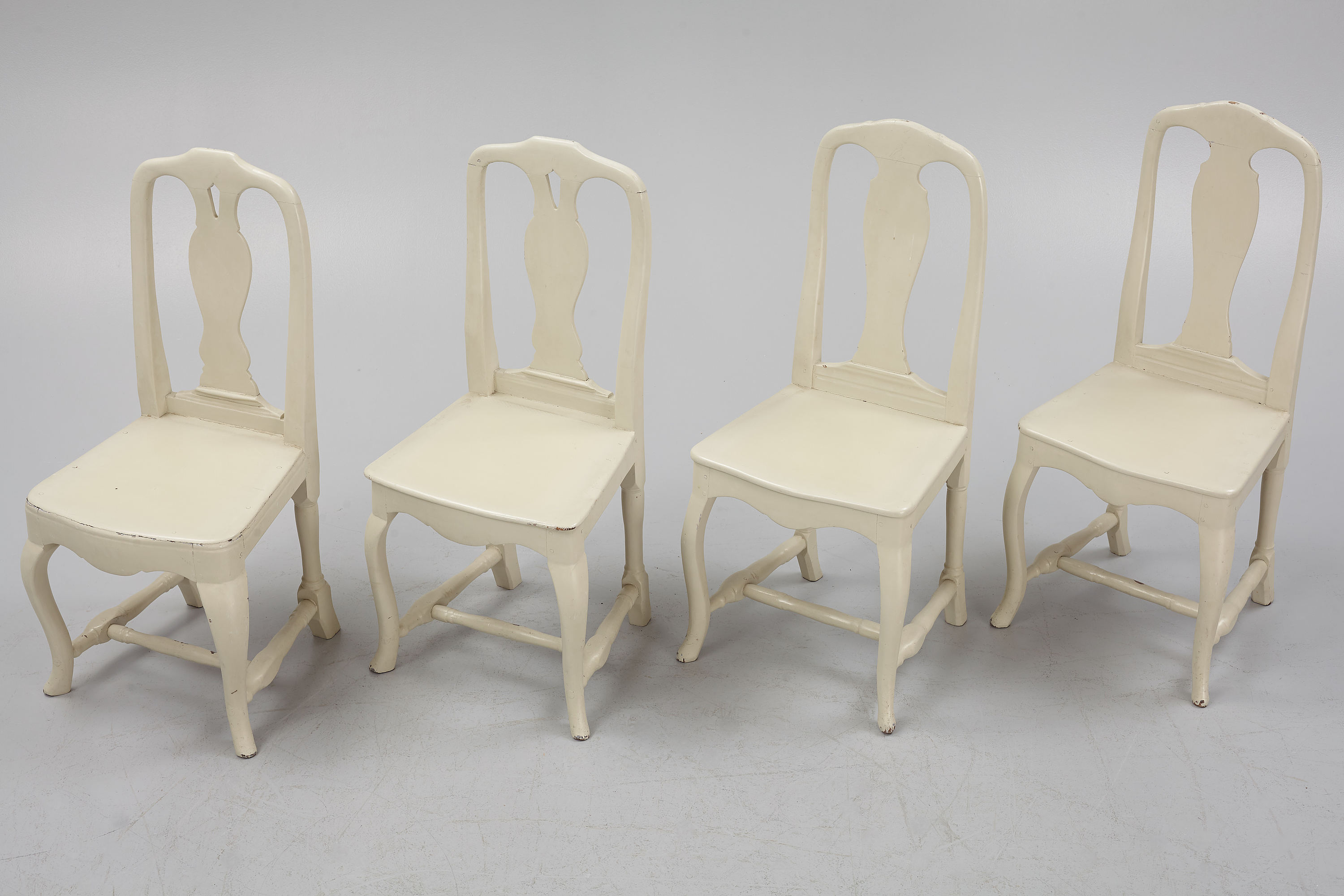 6 rokoko chairs, (4 + 2 ) white painted, Rokoko, 1700's. - Bukowskis