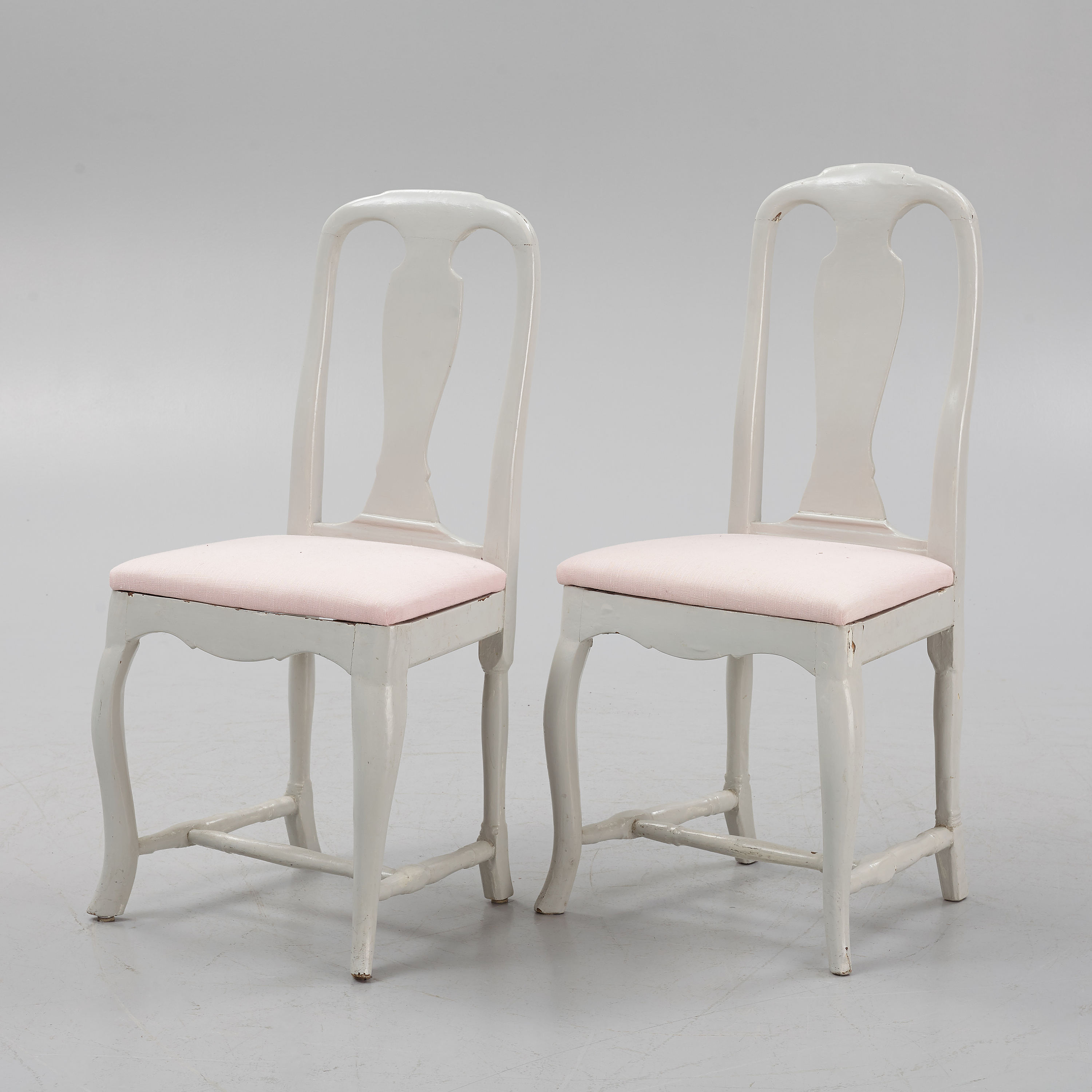 6 rokoko chairs, (4 + 2 ) white painted, Rokoko, 1700's. - Bukowskis