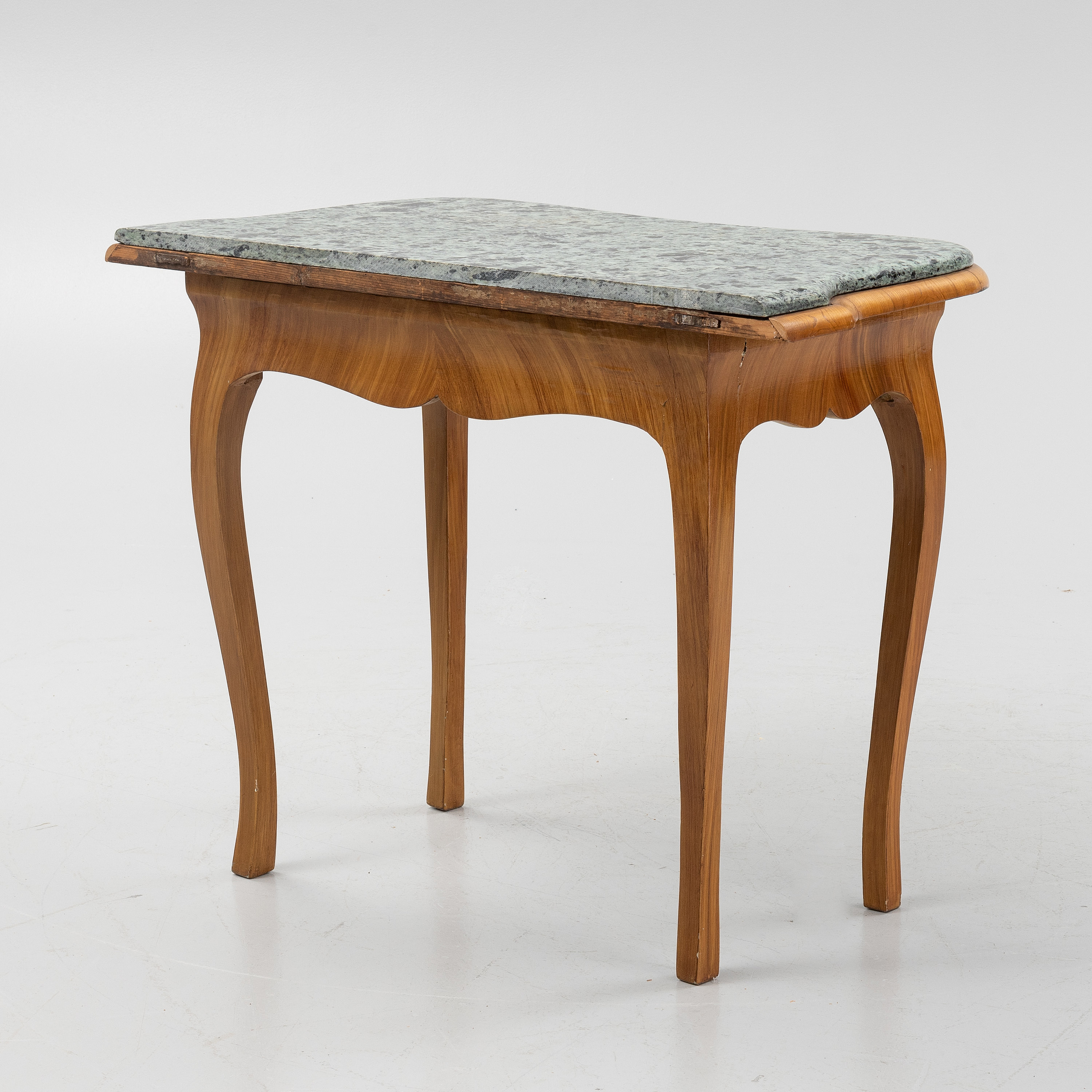 Bord, rokokostil, omkring år 1900 av äldre delar. - Bukowskis