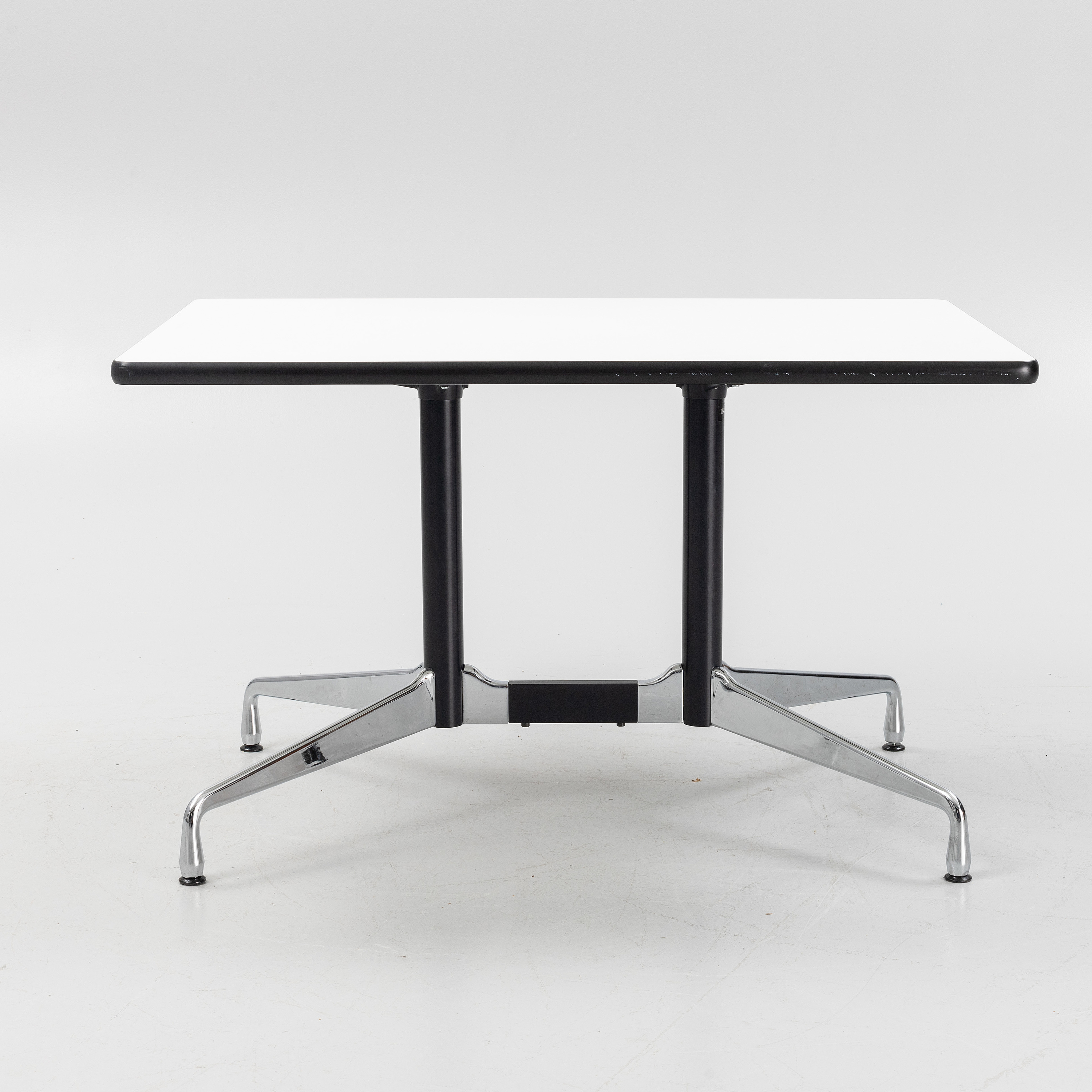 Charles & Ray Eames, bord, "Segmented Table", Vitra, 2006. - Bukowskis