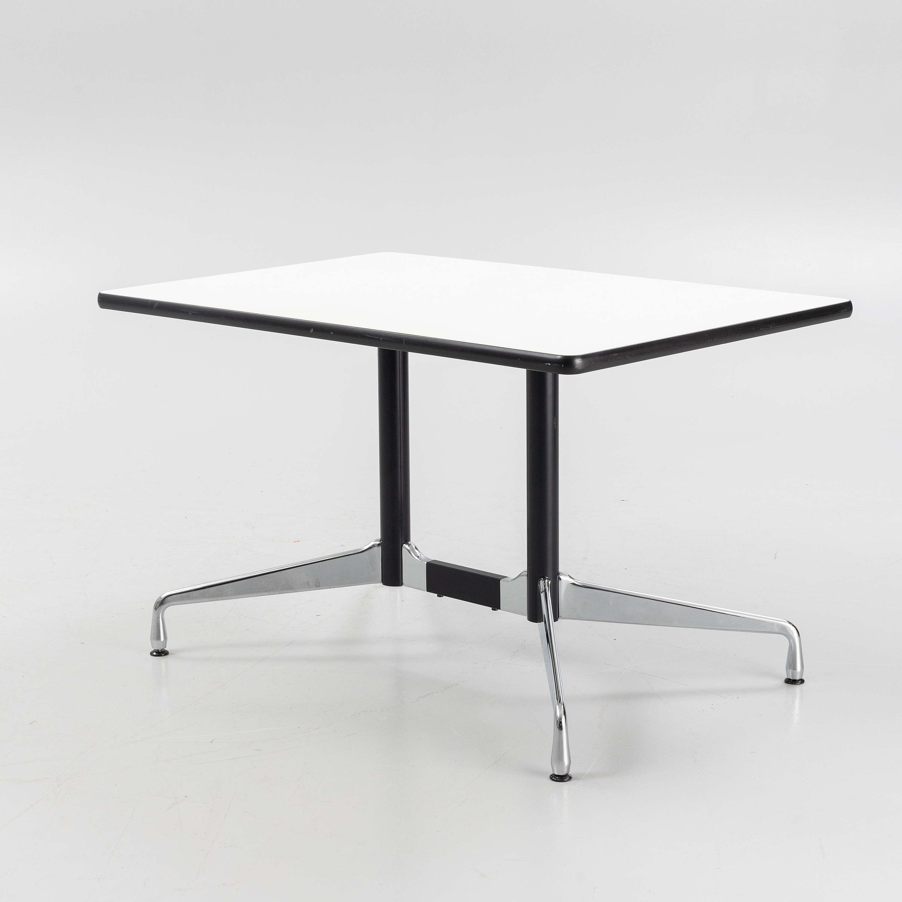 Charles & Ray Eames, bord, "Segmented Table", Vitra, 2006. - Bukowskis