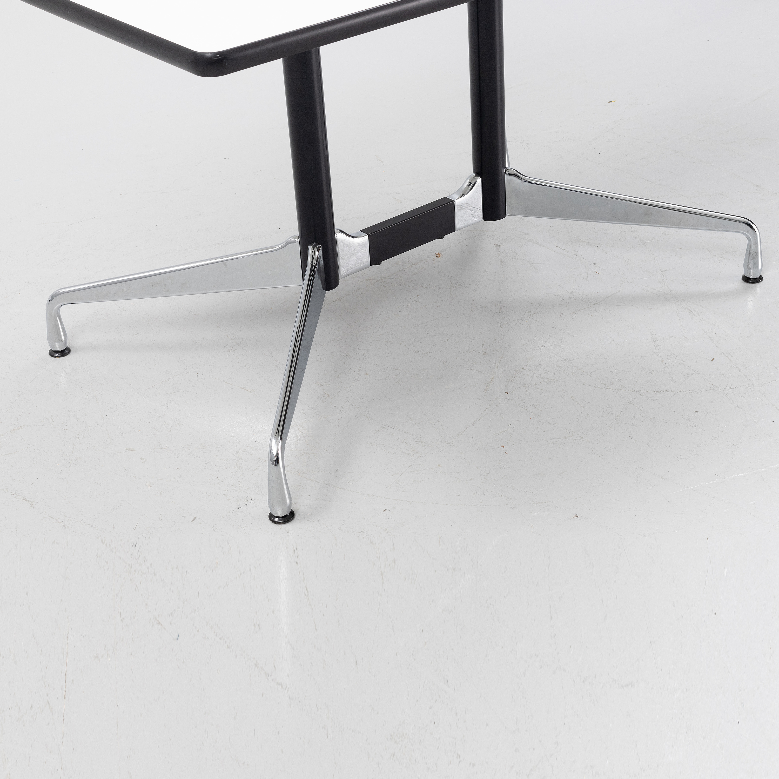 Charles & Ray Eames, bord, "Segmented Table", Vitra, 2006. - Bukowskis