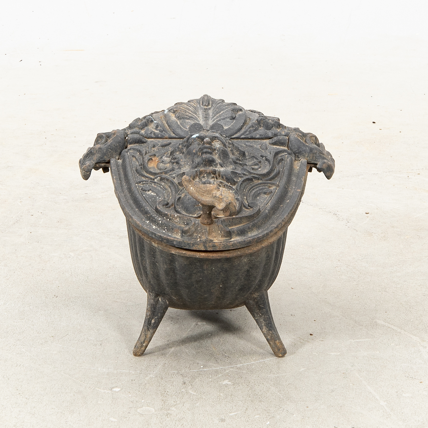 Kolbox Corneau Freres Charleville Frankrike omkring 1900. - Bukowskis