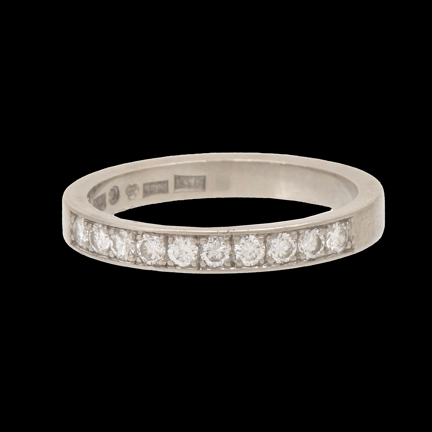 Ring halvallians 18K vitguld med runda briljantslipade diamanter. - Bukowskis