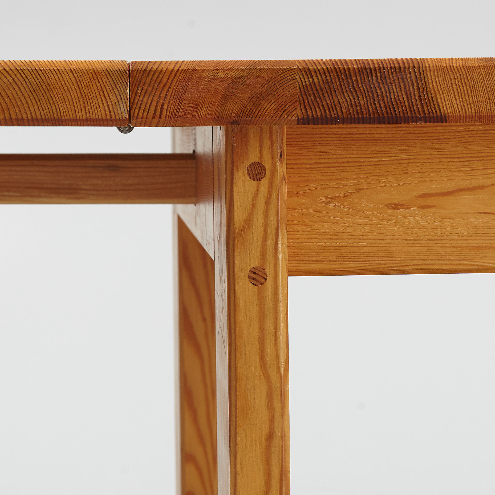 A pinewood dining table, second half 1900's. - Bukowskis