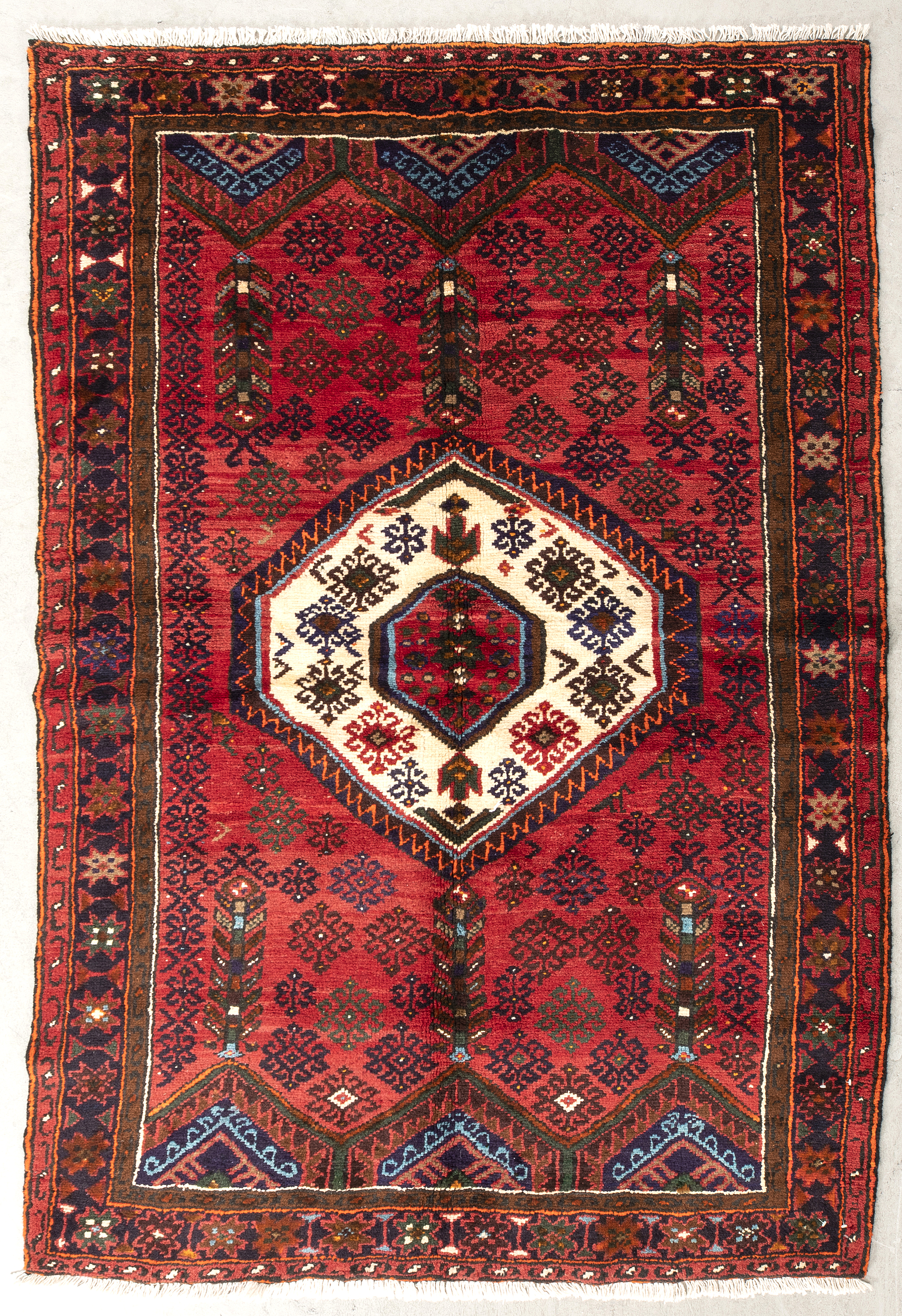 An old Hamadan carpet 202x135 cm. - Bukowskis