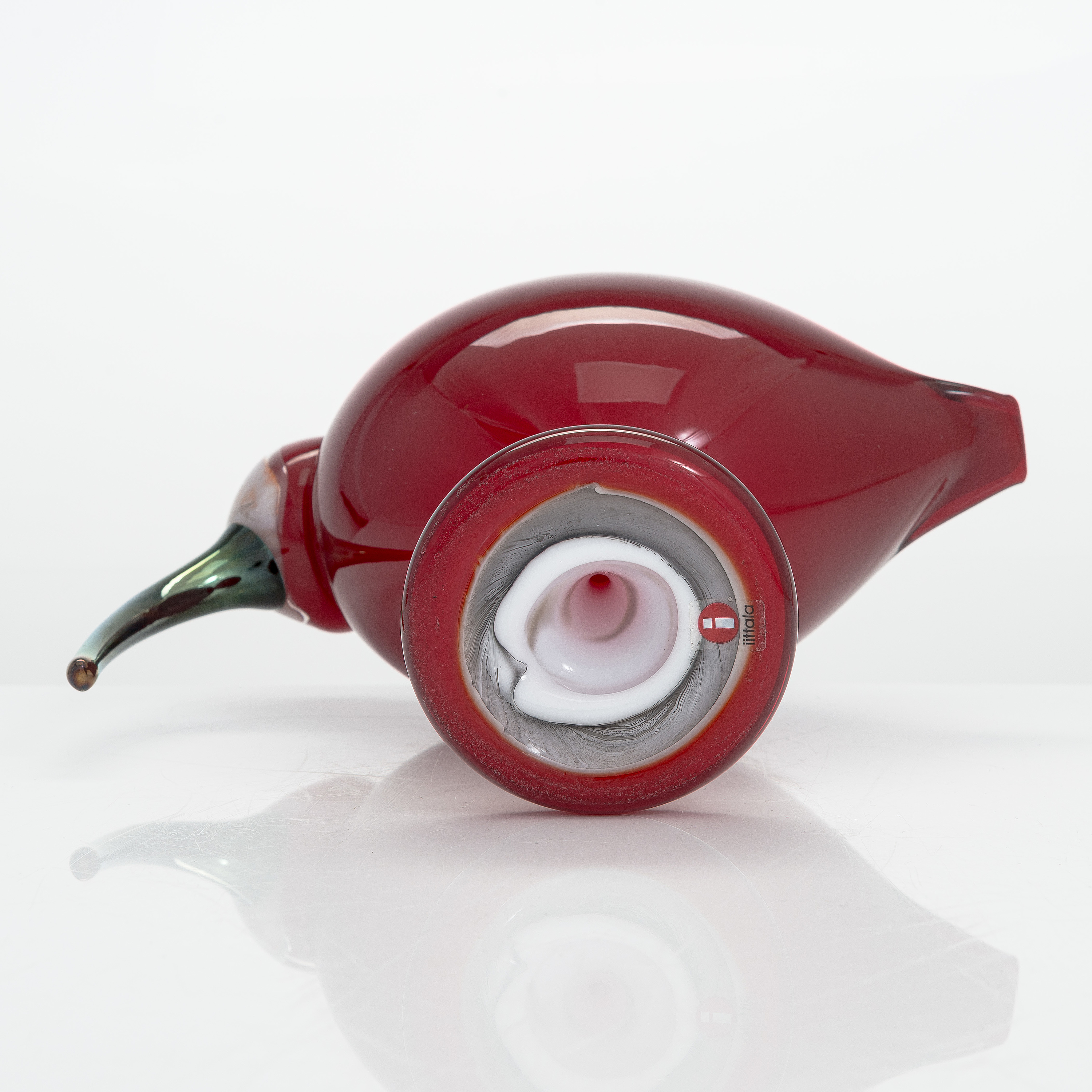 Oiva Toikka, footed glass bird signed O. Toikka Nuutajärvi. - Bukowskis