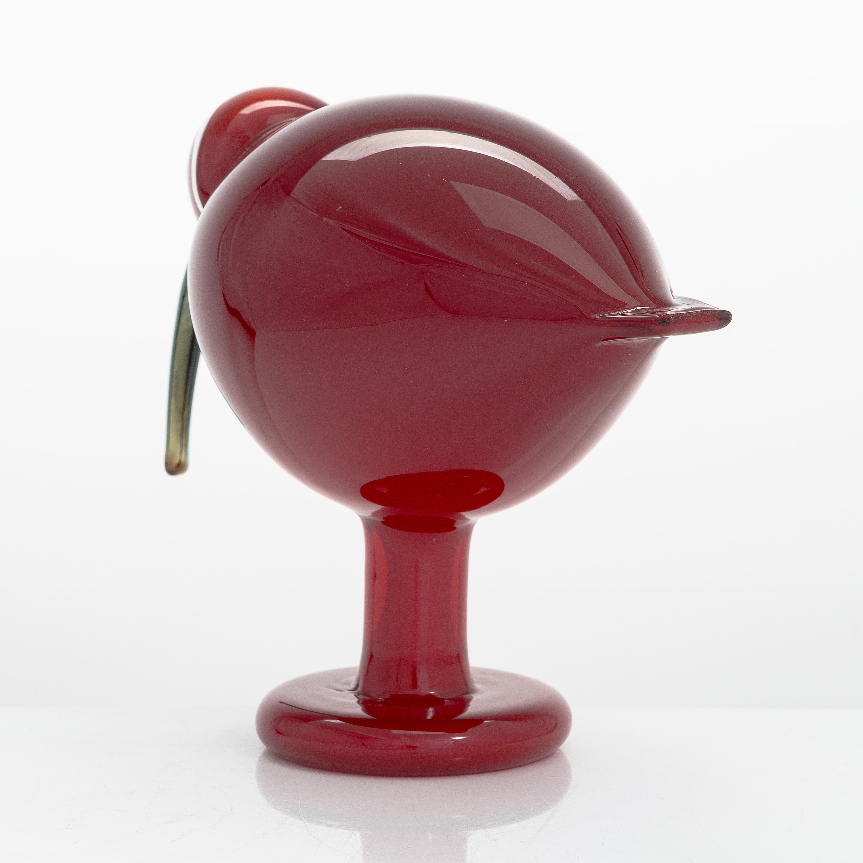 Oiva Toikka, footed glass bird signed O. Toikka Nuutajärvi. - Bukowskis
