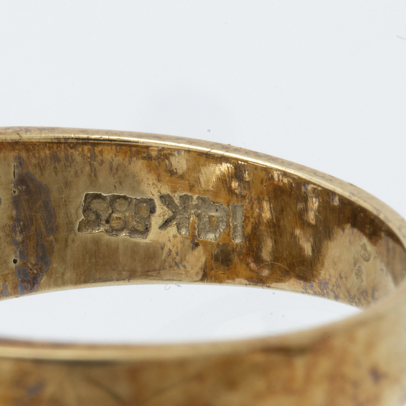 Ring 14K rött och vitt guld med trappslipade diamanter. - Bukowskis