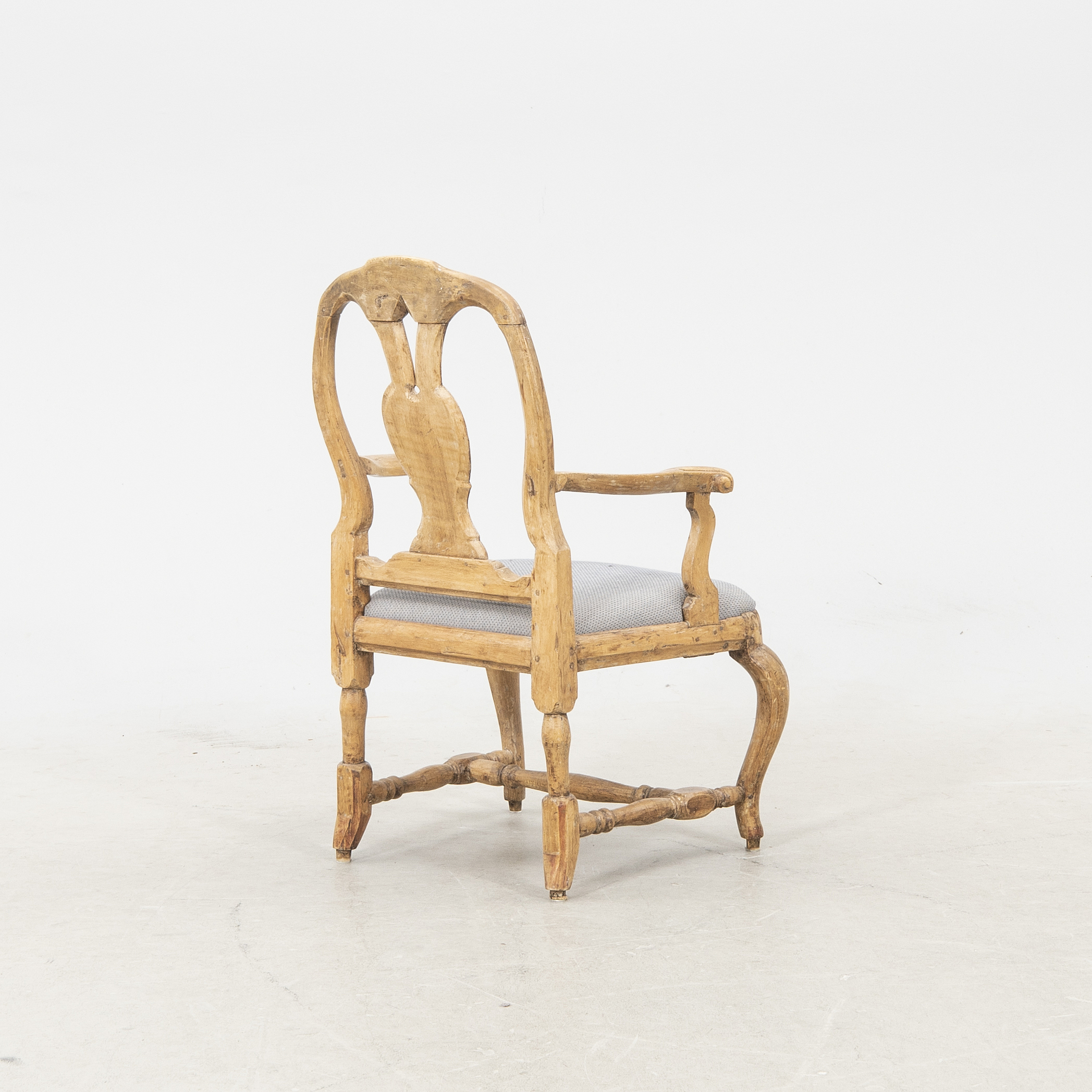 A mid 1700s Rococo armchair. - Bukowskis