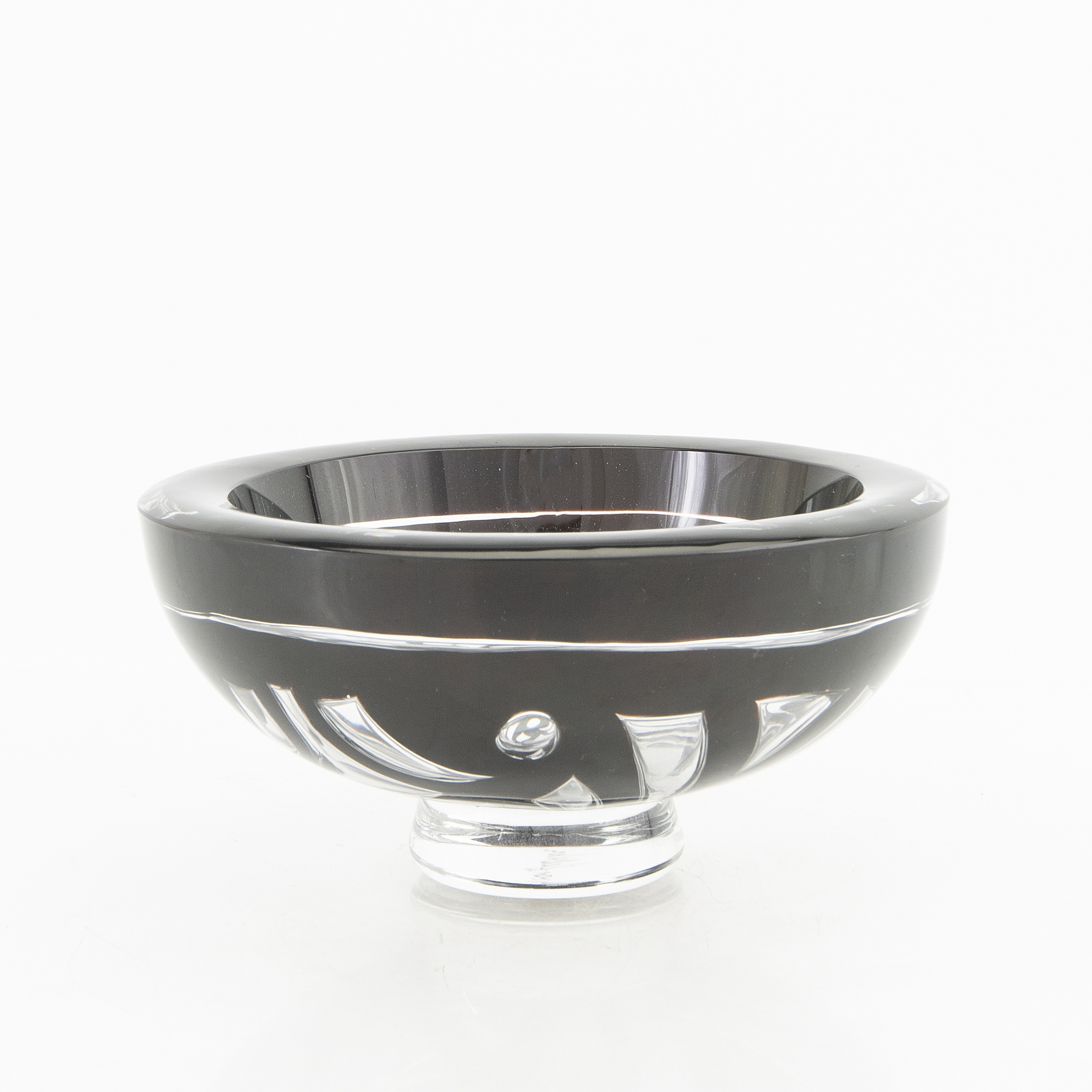 Lars Hellsten, a signed glass bowl Orrefors Gallery 88. - Bukowskis