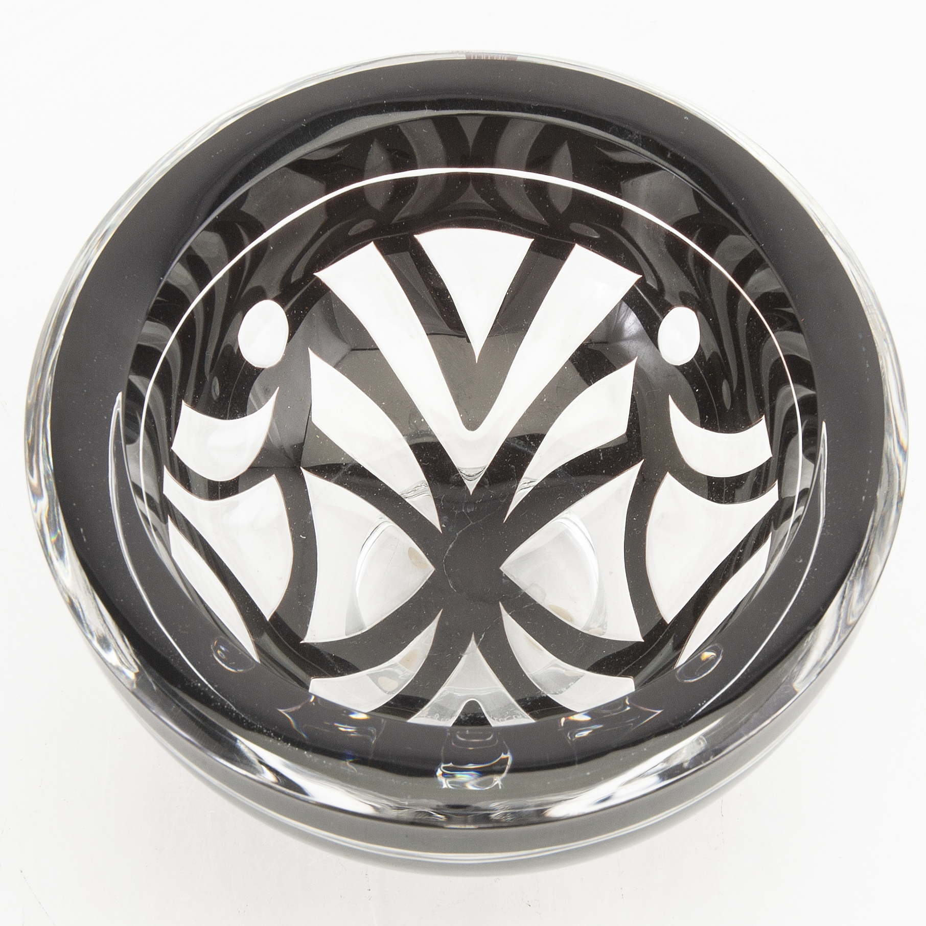 Lars Hellsten, a signed glass bowl Orrefors Gallery 88. - Bukowskis