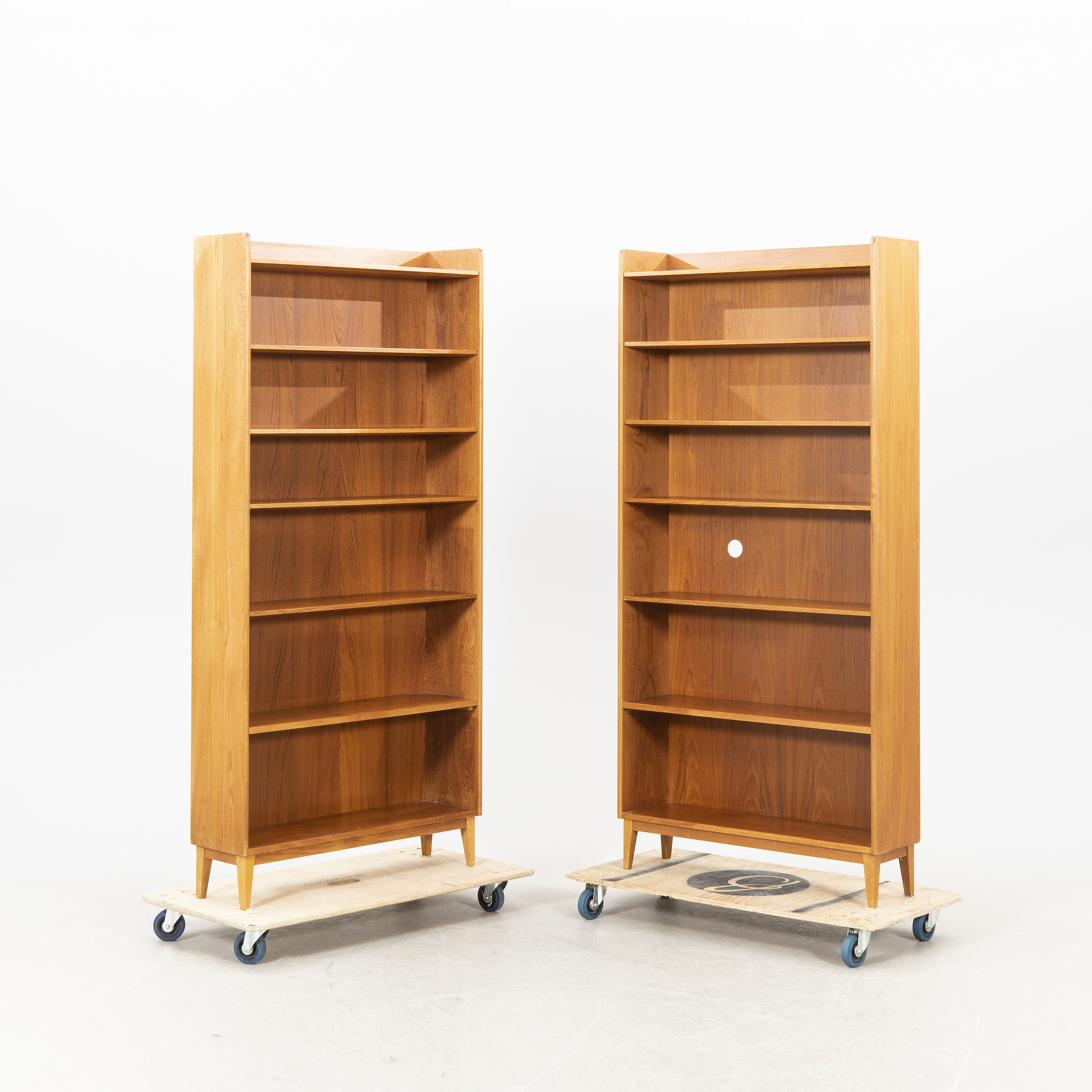 Bokhyllor ett par 1960-tal. - Bukowskis