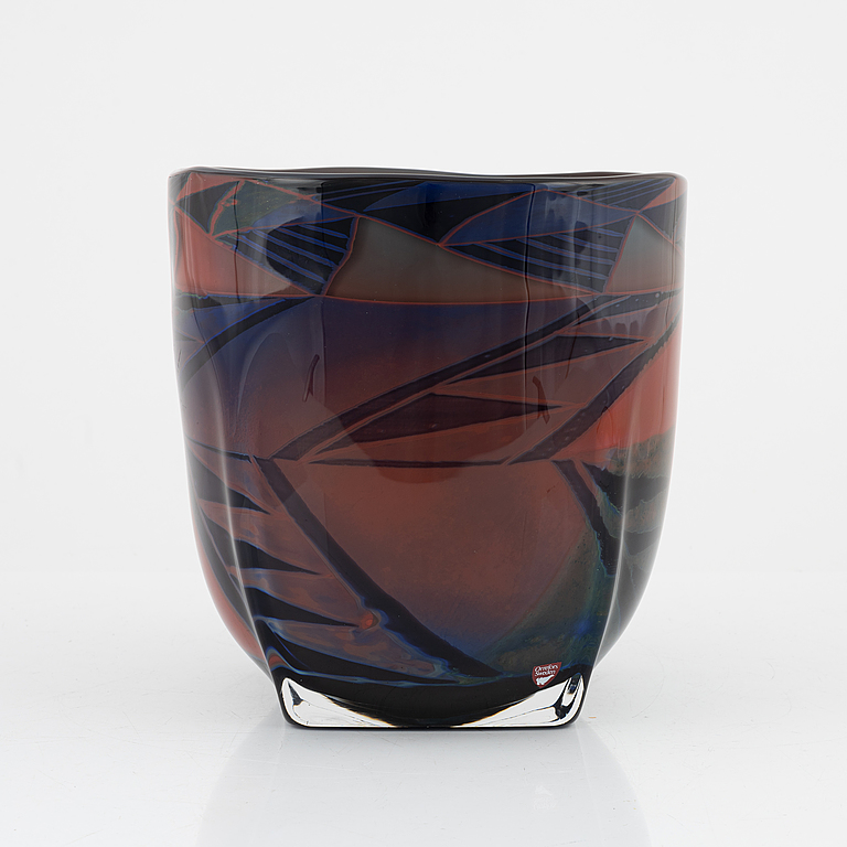 Eva Englund, a 'Poncho' vase, Orrefors Gallery, 33/40, 1990. - Bukowskis